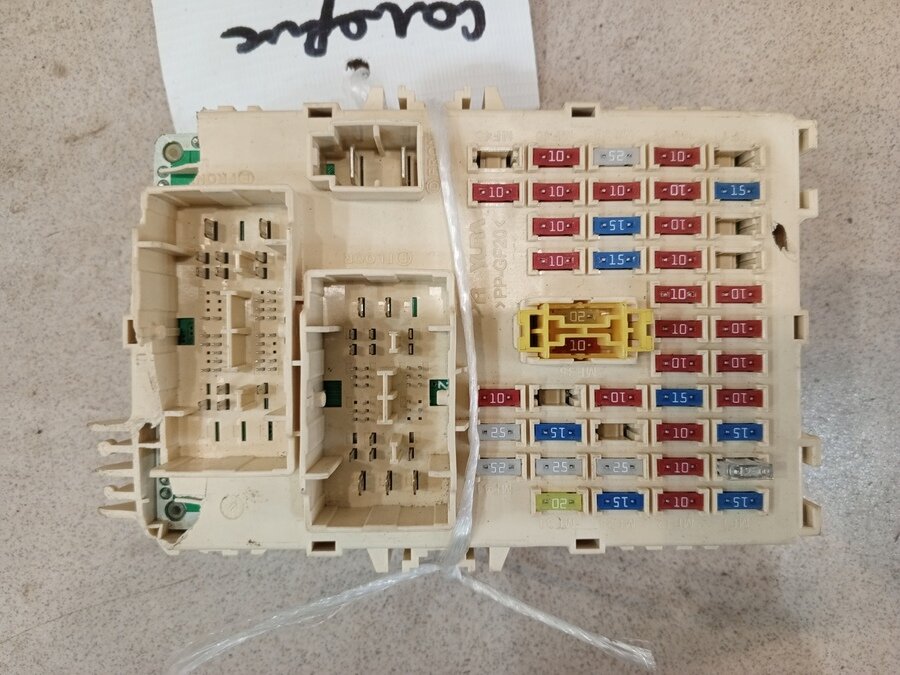 Блок предохранителей салонный от Hyundai Solaris 2010-2017