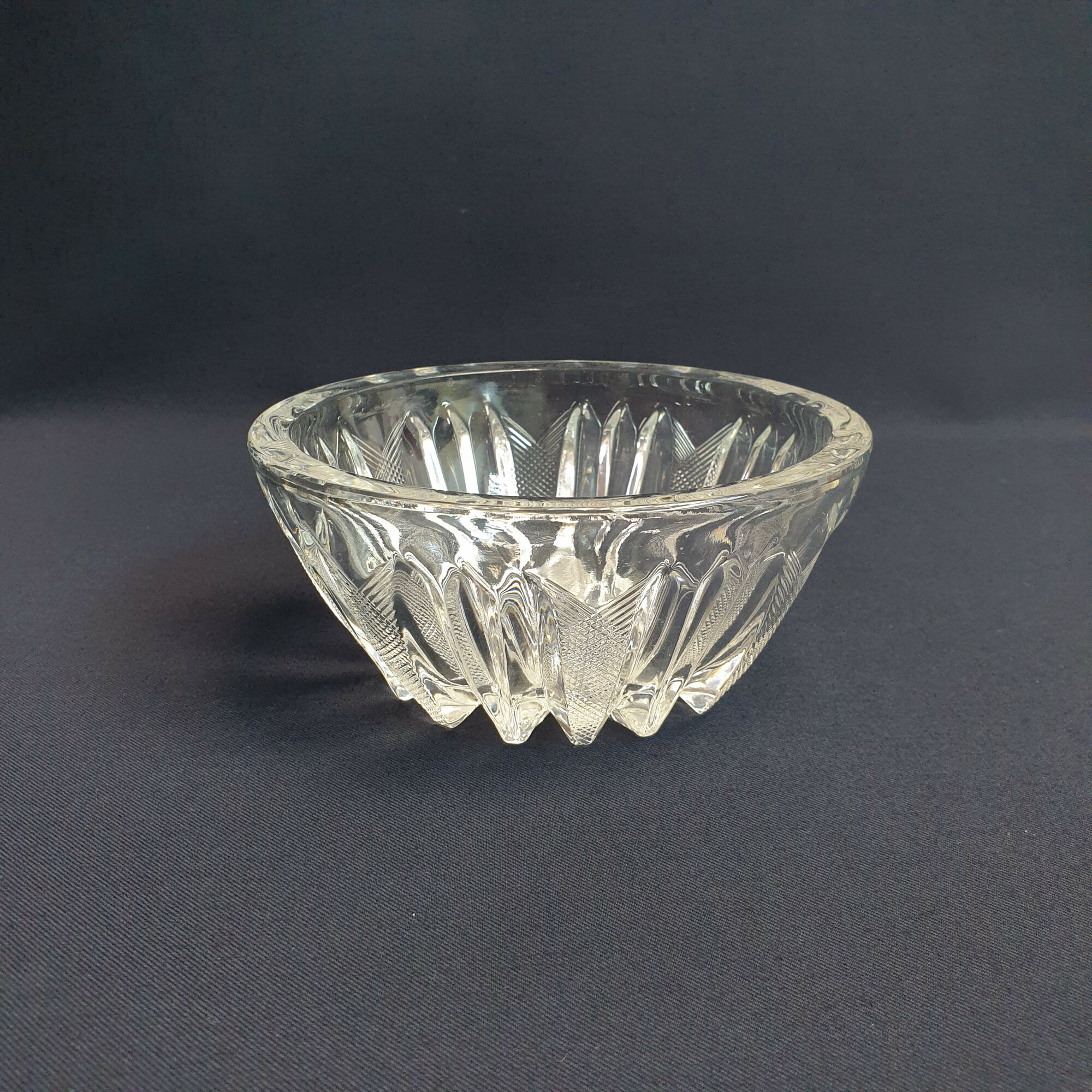 Салатник, хрусталь диаметр 14 см, сколы, винтаж СССР