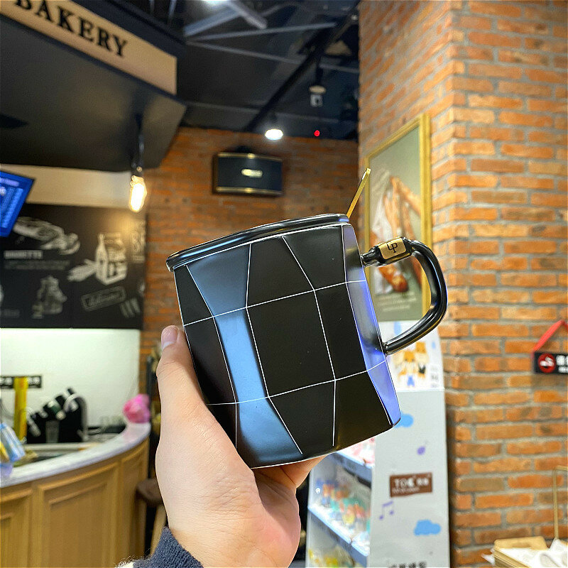 Кружка в скандинавском стиле с крышкой и ложкой для домашнего использования, для мужчин и женщин, завтрак, кофе, керамическая чашка для воды, подарок