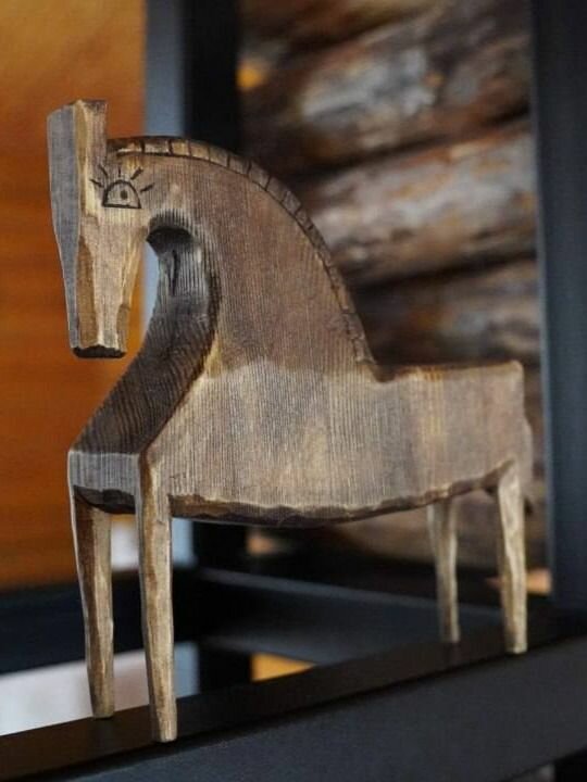 Конь деревянный