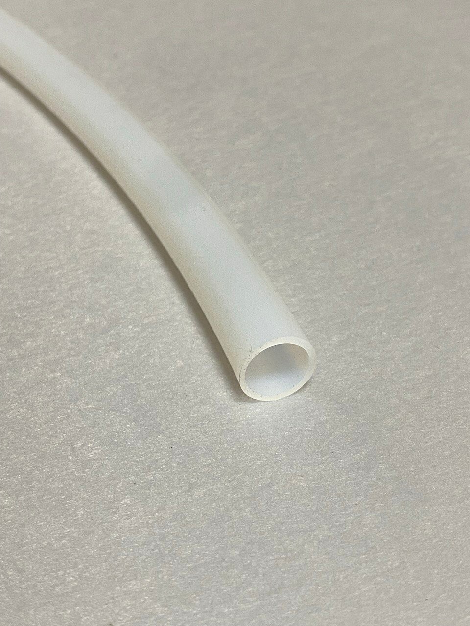 Трубка тефлон (фторопласт) PTFE 10 х 1 мм (10/12 мм), длина 2 метра