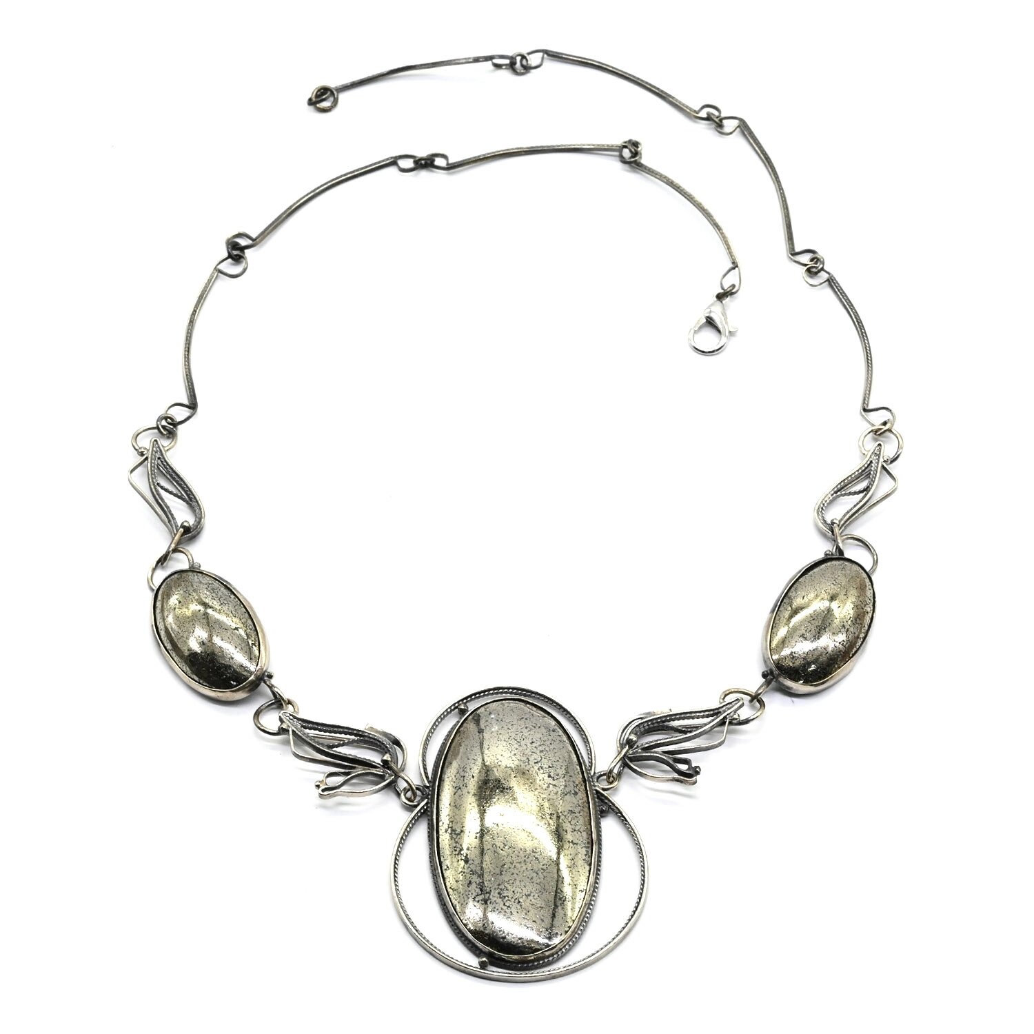 Чокер, пирит