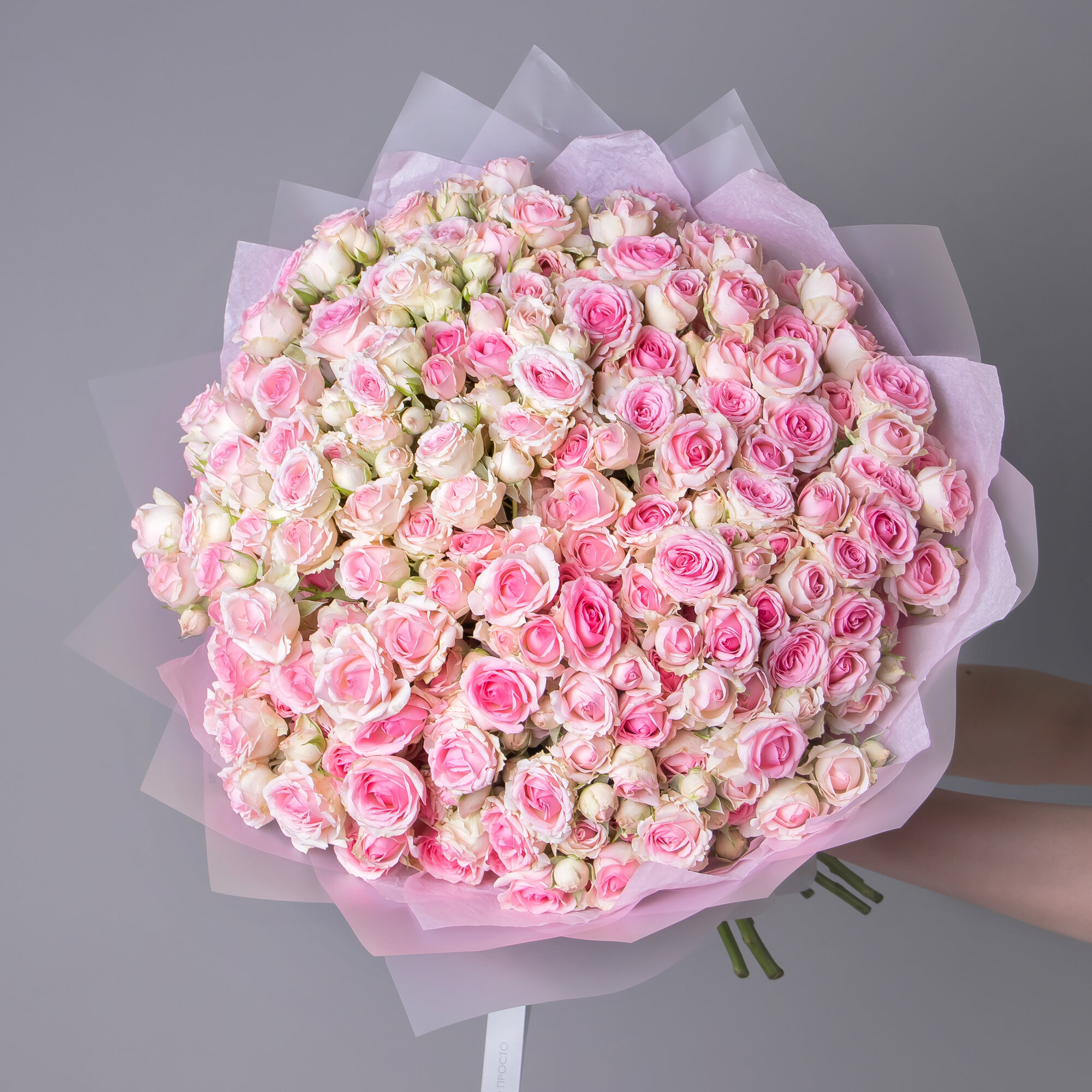 Букет Роза кустовая "Динара" 35 шт Высота 60 см в коробке и аквабоксе от "Простоцветы"