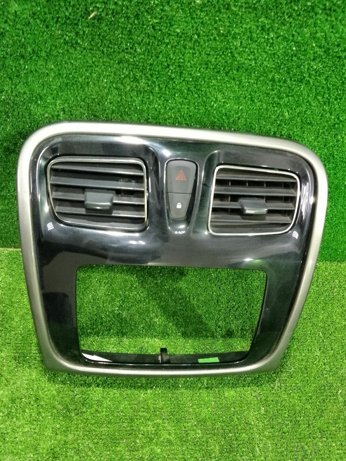 Рамка магнитолы Renault Logan II Б/У с пробегом