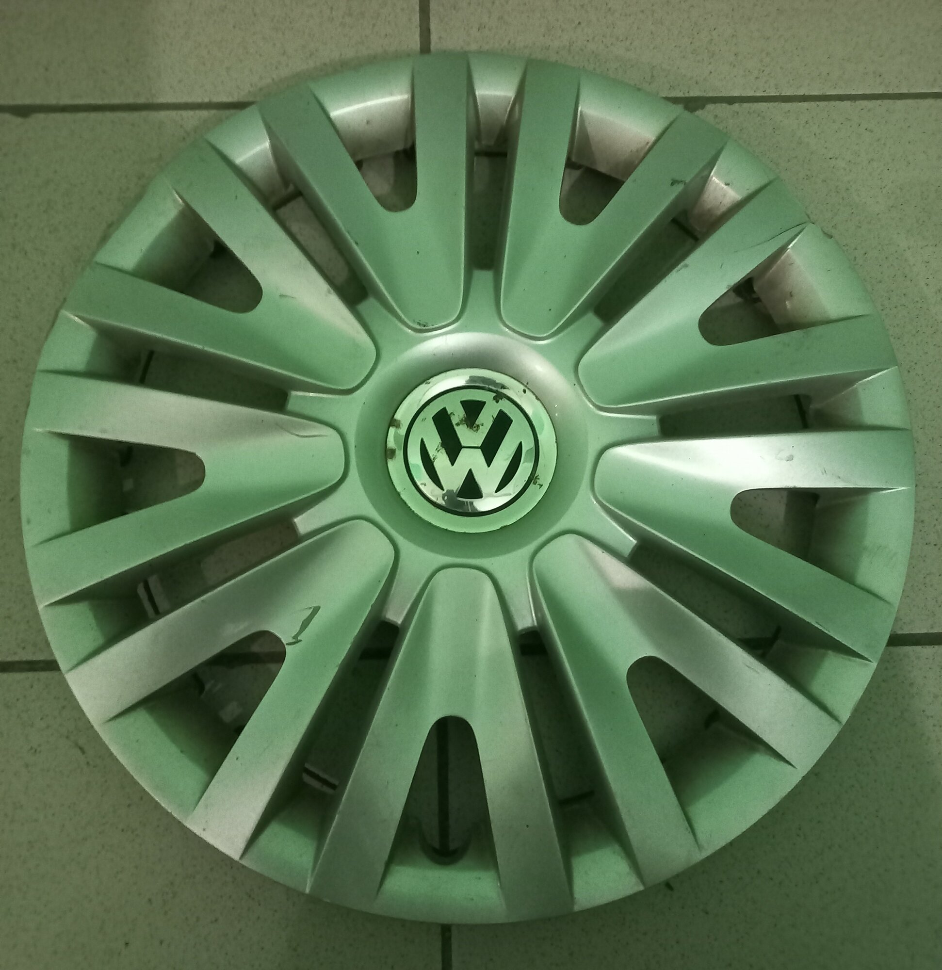 Колпак оригинальный Volkswagen R 15.Все крепления целые.Смотри фото.