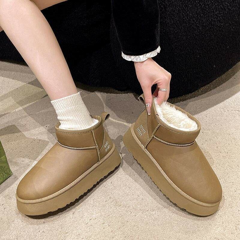 Модные зимние снежные ботинки для женщин в новом корейском стиле 2025 года, короткие, нескользящие, утолщенные кожаные короткие ботинки, хлопковые туфли, студенческие женские ботинки