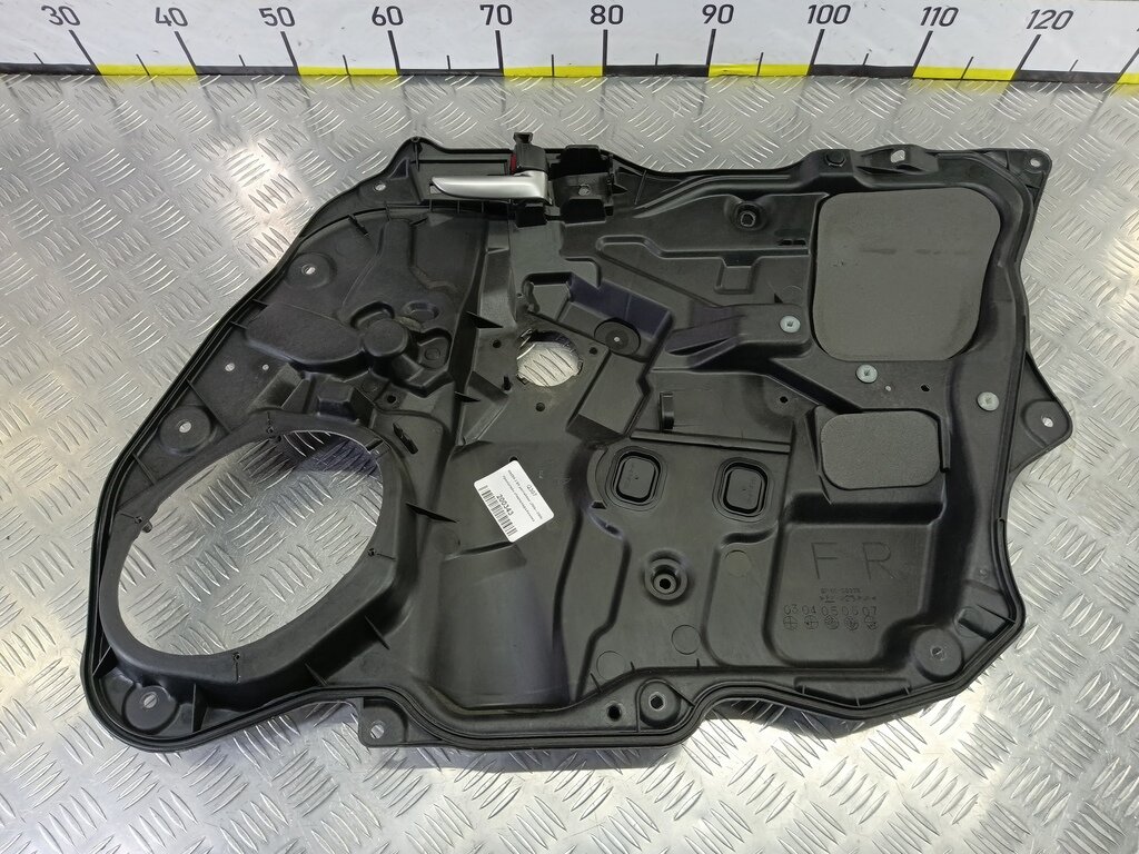 Кронштейн стеклоподъёмника Б/У для MAZDA 3 BK рестайлинг (2006—2009) BP4K5897XG