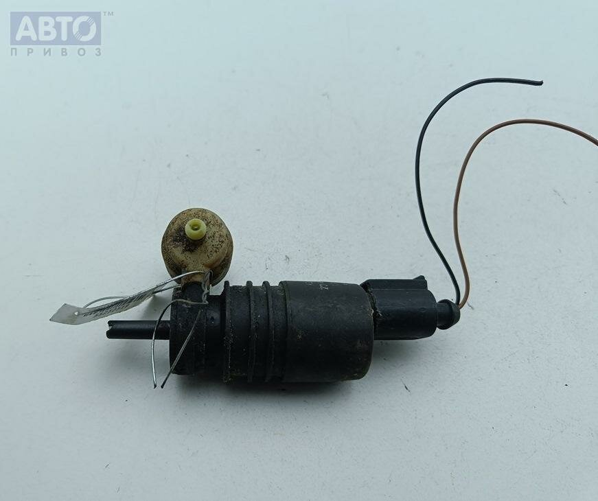 Насос (моторчик) омывателя стекла Volkswagen Passat B5