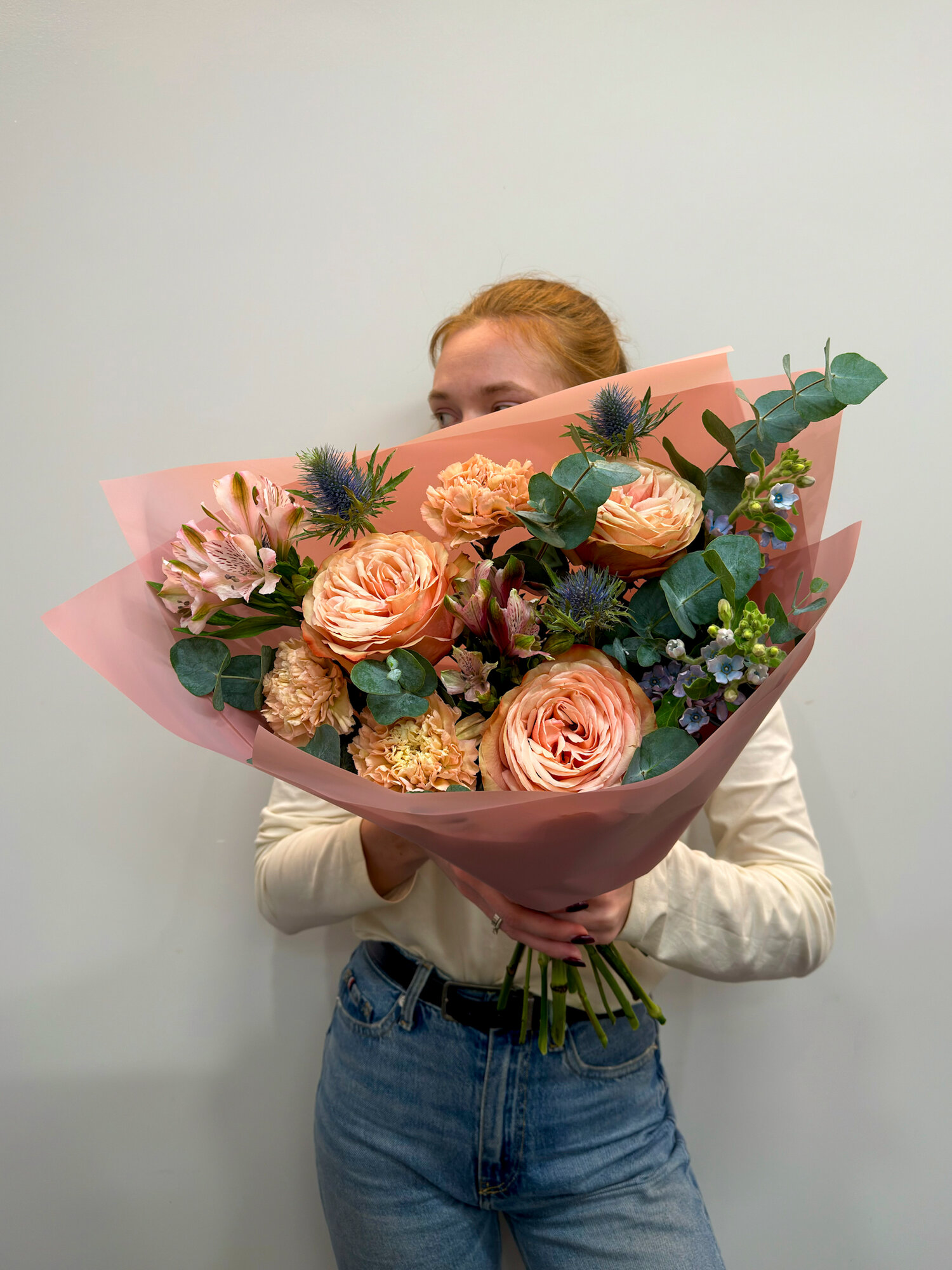 Букет Комплимент из пионовидной розы и незабудки