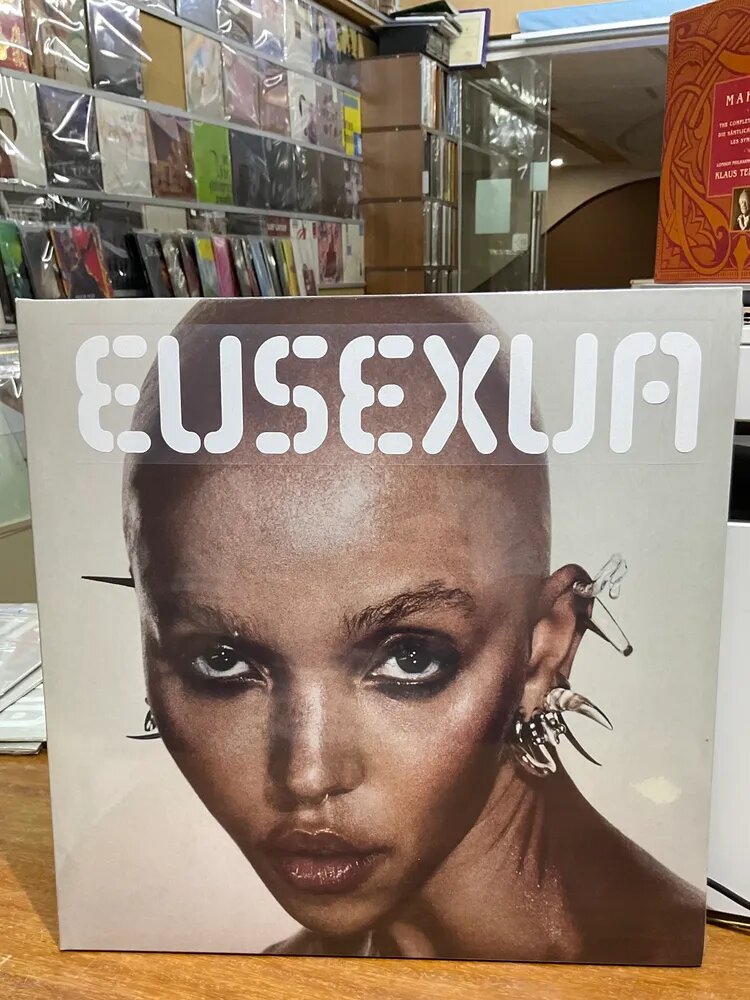 Цветная виниловая пластинка FKA Twigs Eusexua (Milky Clear Vinyl) (LP)