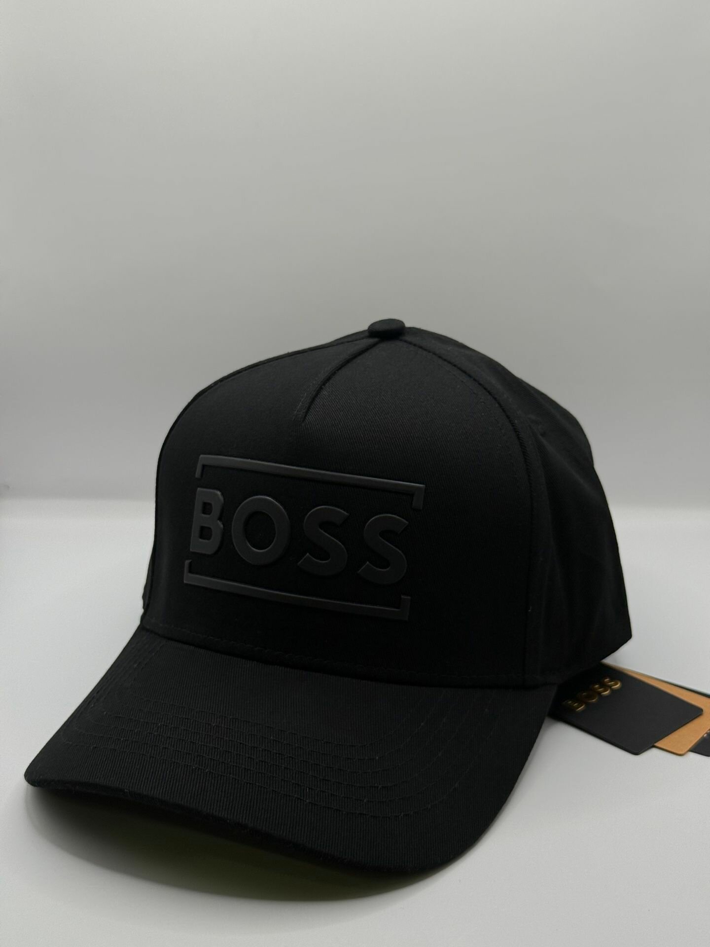 Бейсболка  BOSS, цвет чёрный, твёрдый лоб. для мужчин и женщин
