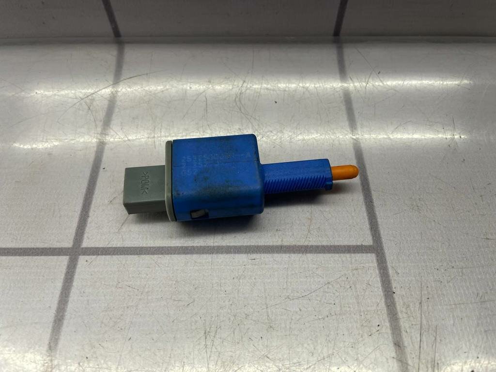 Выключатель концевой Renault Megane 3 09-16