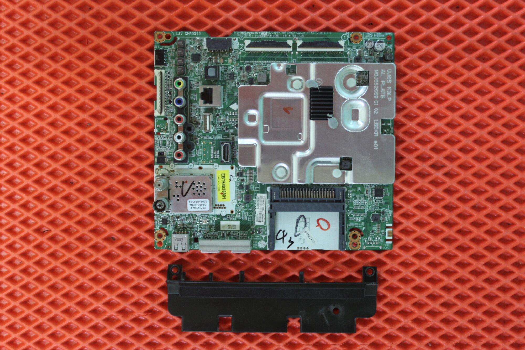 Основная плата (MAIN) EAX67133404 (1.0) для телевизора LG 43UJ630V-TPQU6 в надёжной упаковке