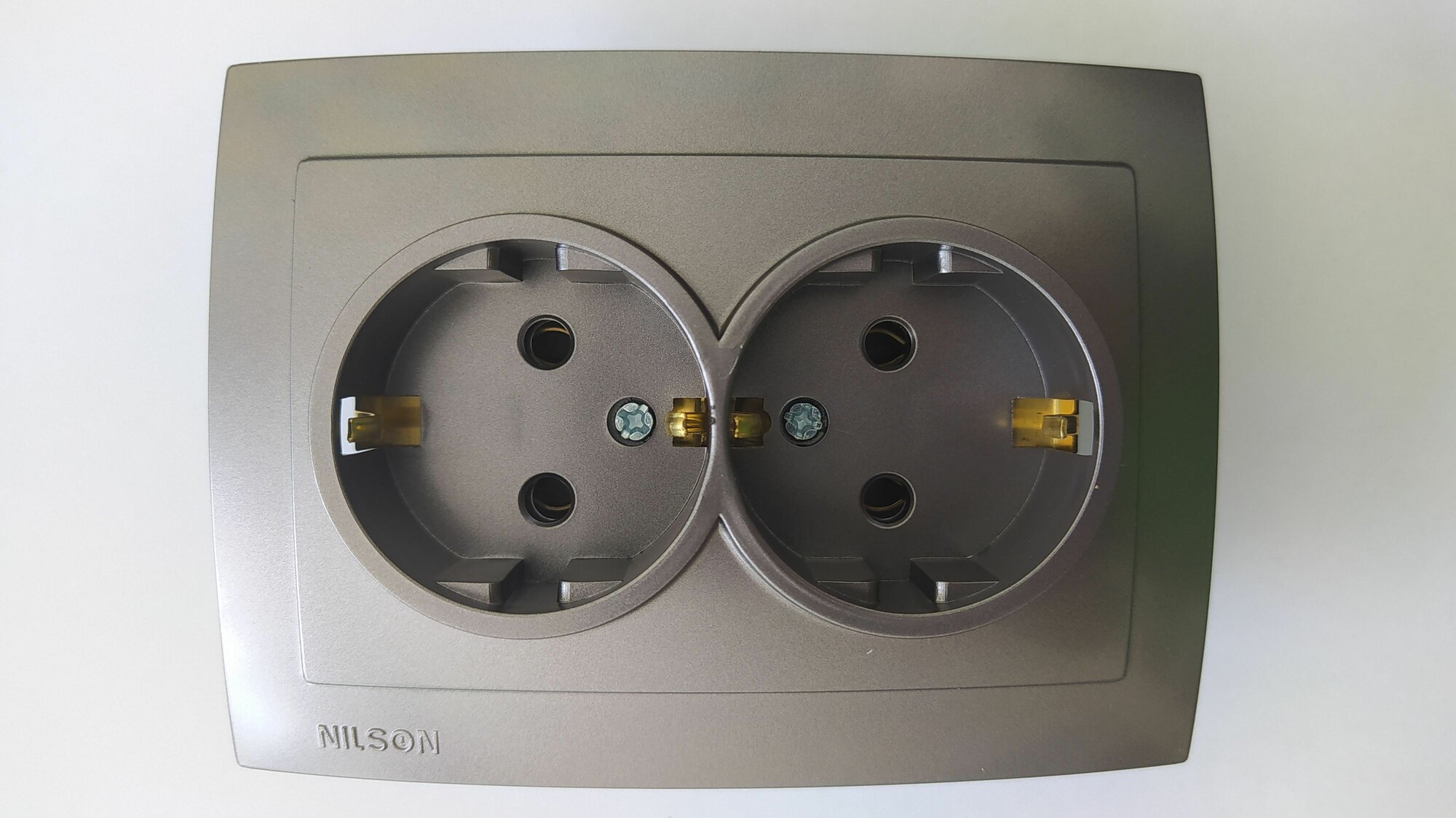 Розетка Nilson внутренняя двойная с заземлением. антрацит