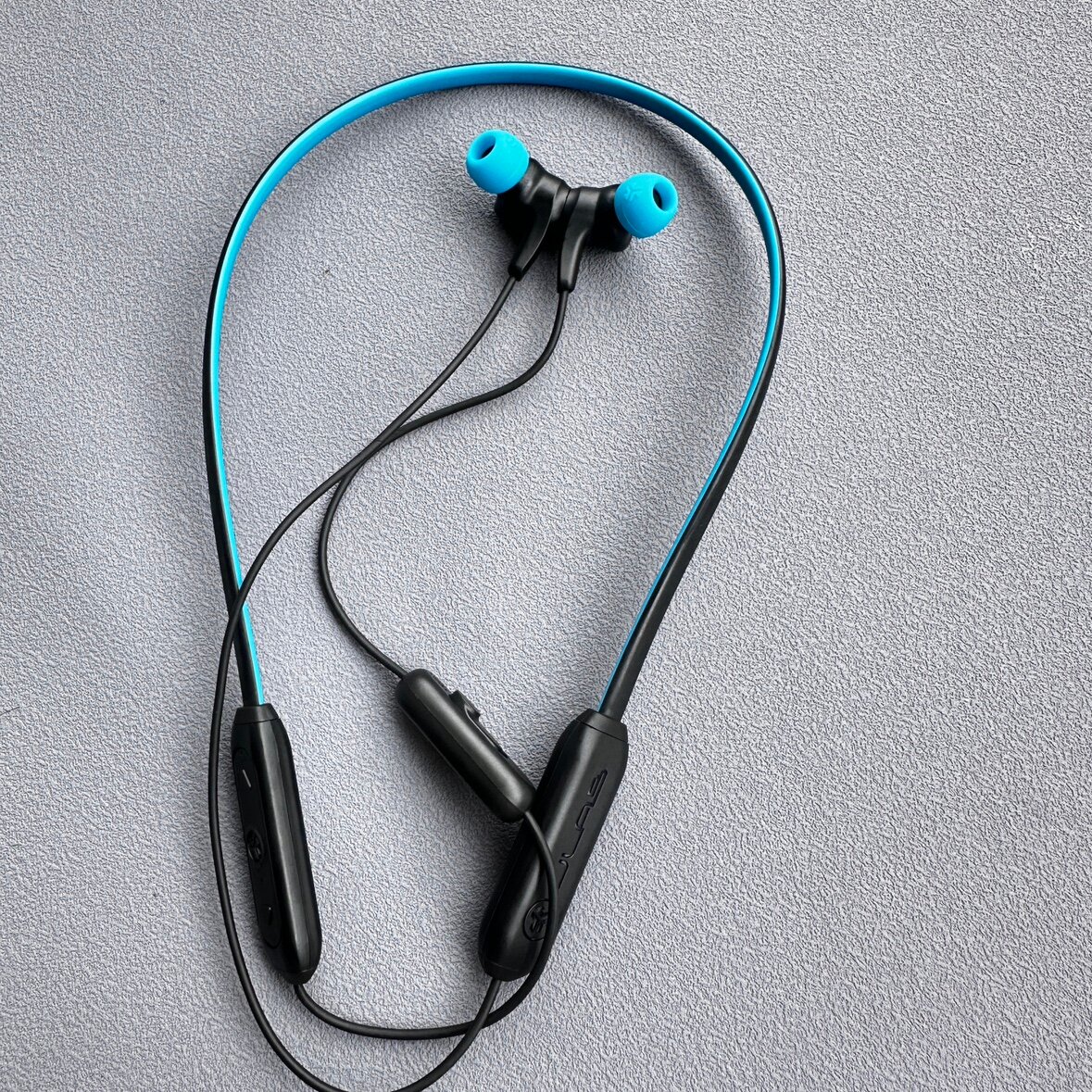 JLab Qualcomm qcc3034 Bluetooth-гарнитура с подвесной шеей имеет хороший внешний вид, раз упакованная