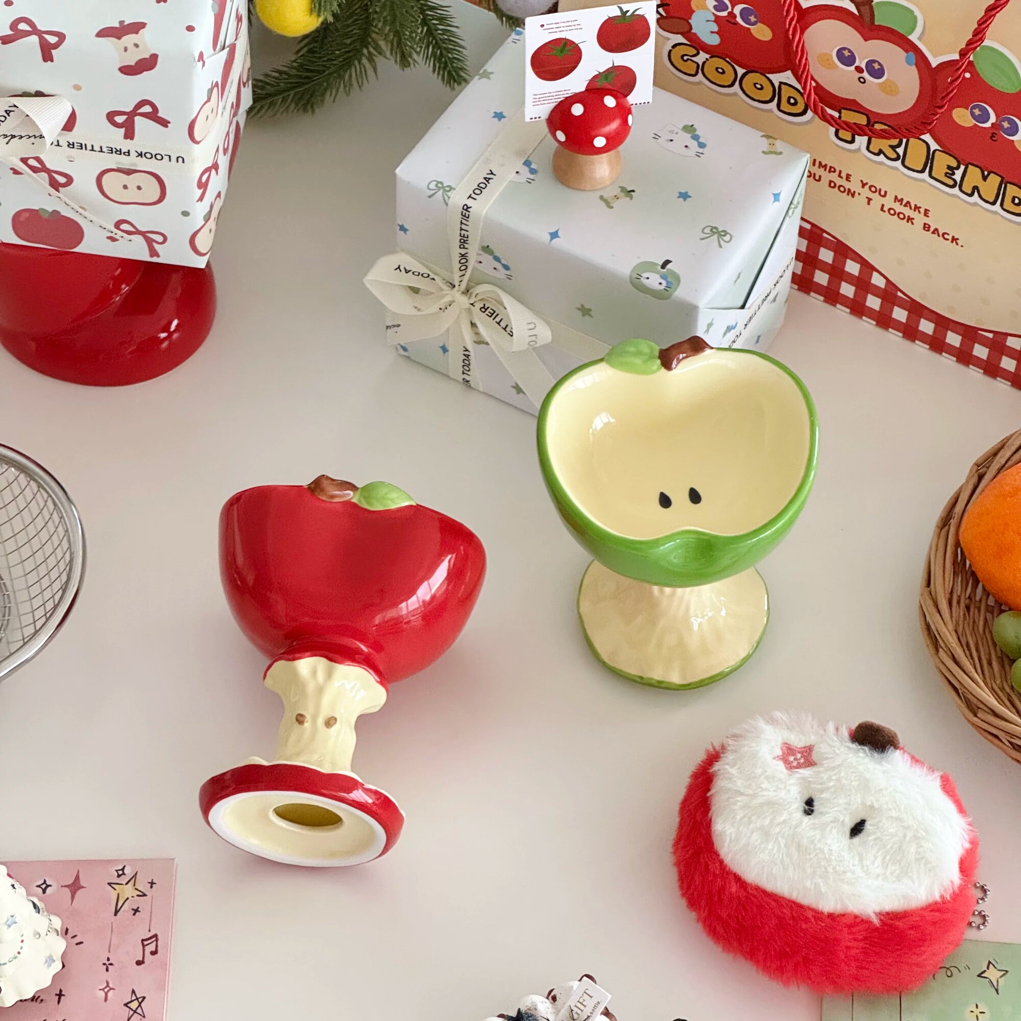 Милая керамическая кружка-бокал в форме яблока, креативная, нишевая, с подглазурной росписью, для десертов, мороженого,