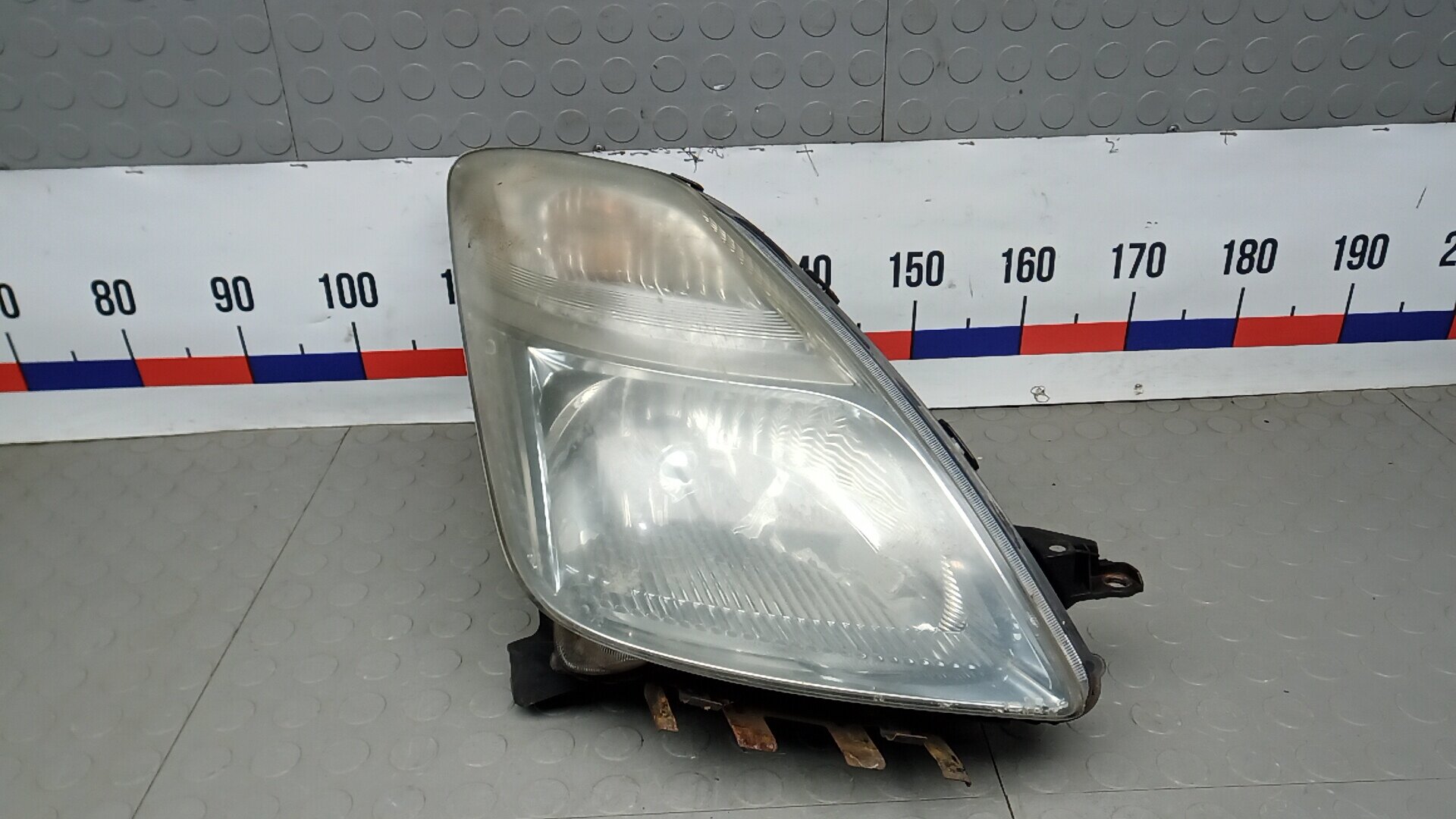 Фара правая TOYOTA PRIUS XW20