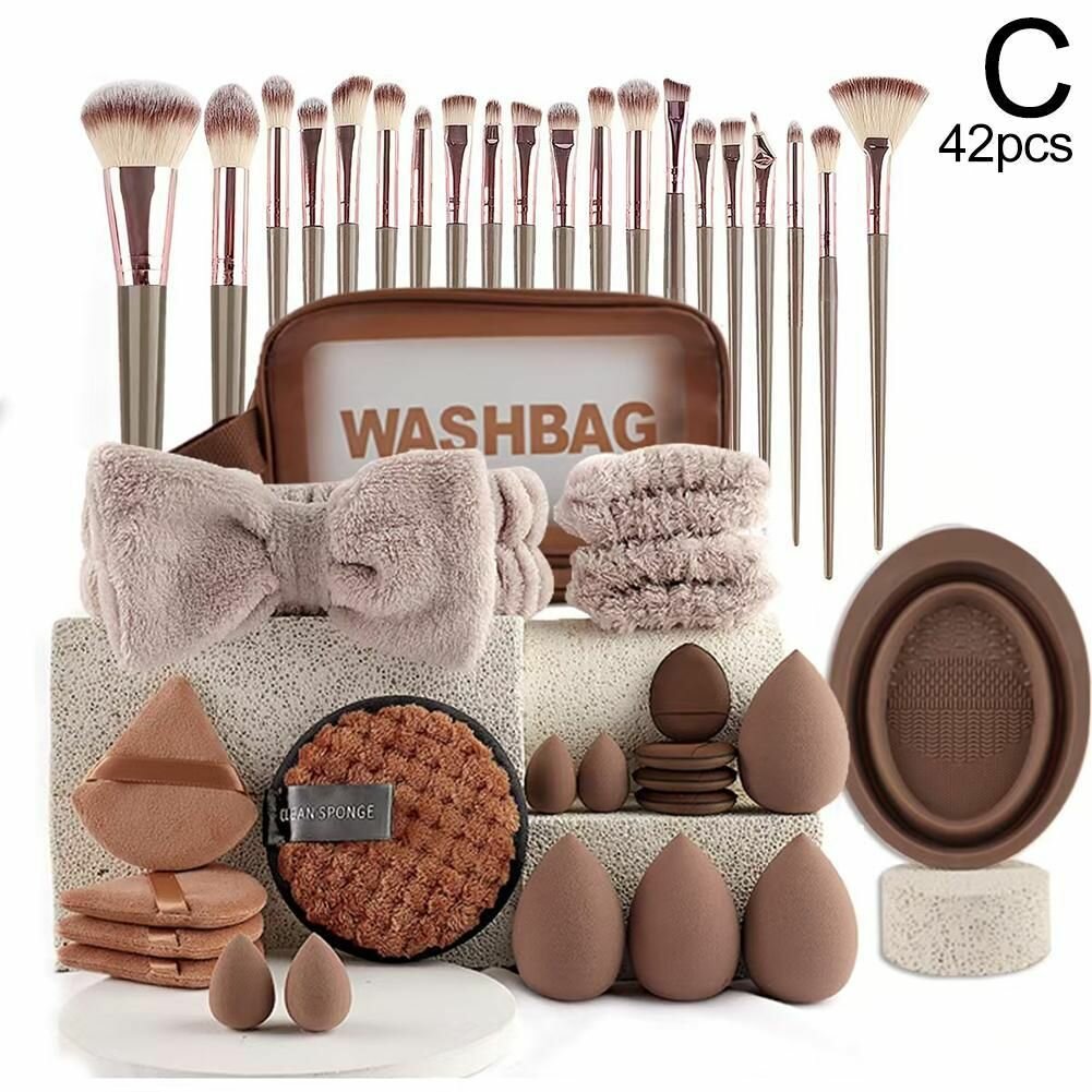 Набор косметических принадлежностей из 40 предметов