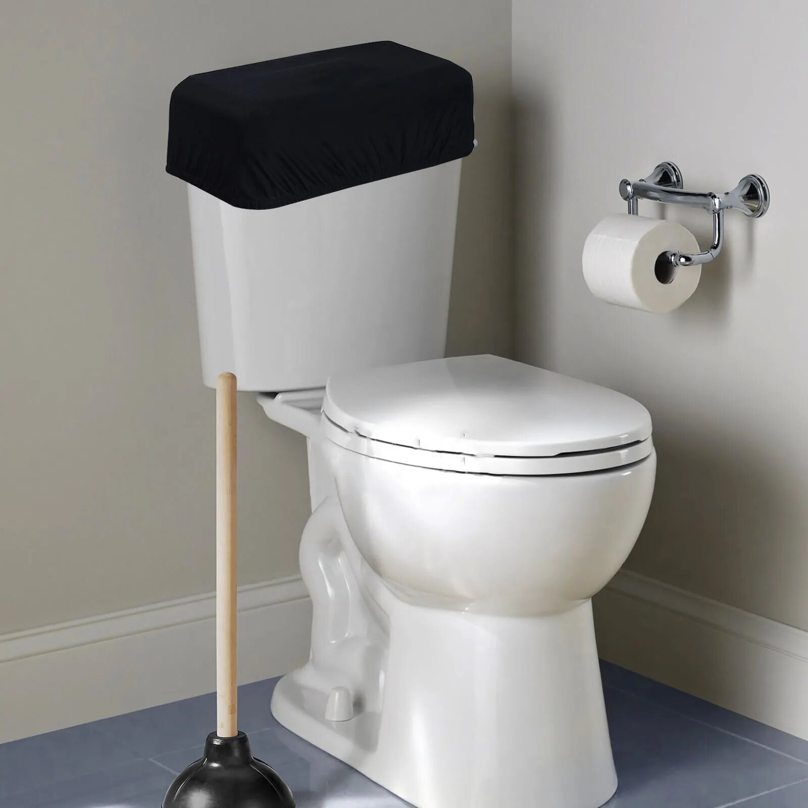 Черная пластиковая крышка бачка унитаза