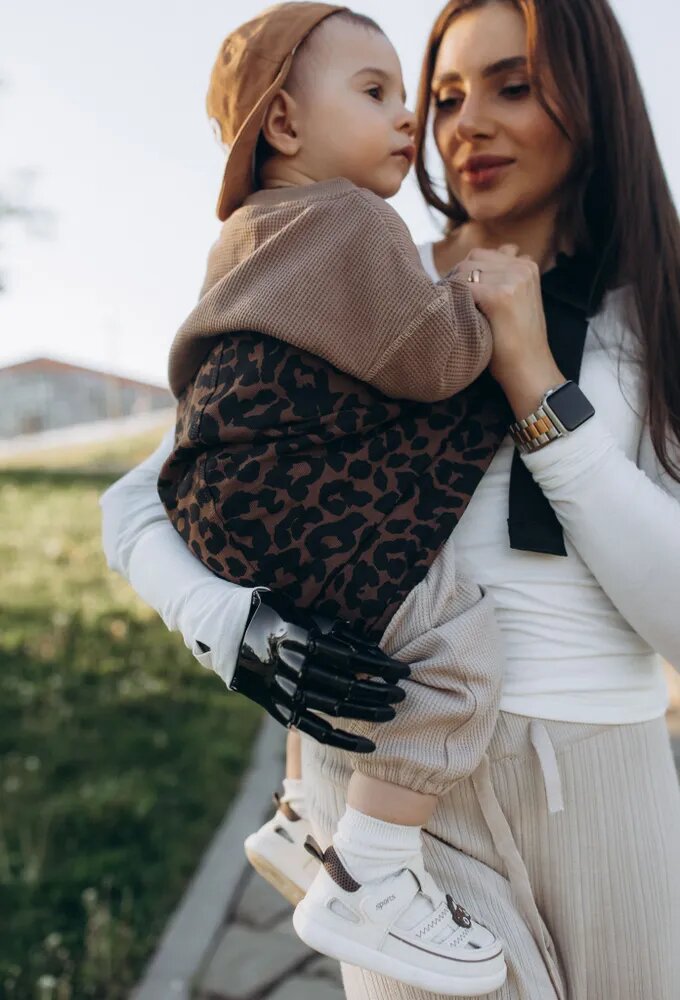 Слинг для малышей EasyBag коричневый из хлопка, переноска для детей от 6 месяцев — фото 1