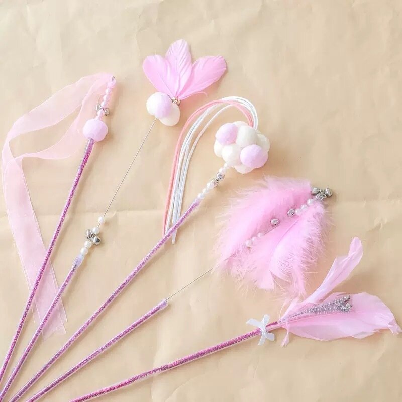 Волшебная палочка для кошек с перьями, колокольчиком и длинной рукояткой Цвет：Волшебный розовыйХарактеристика：Волшебная