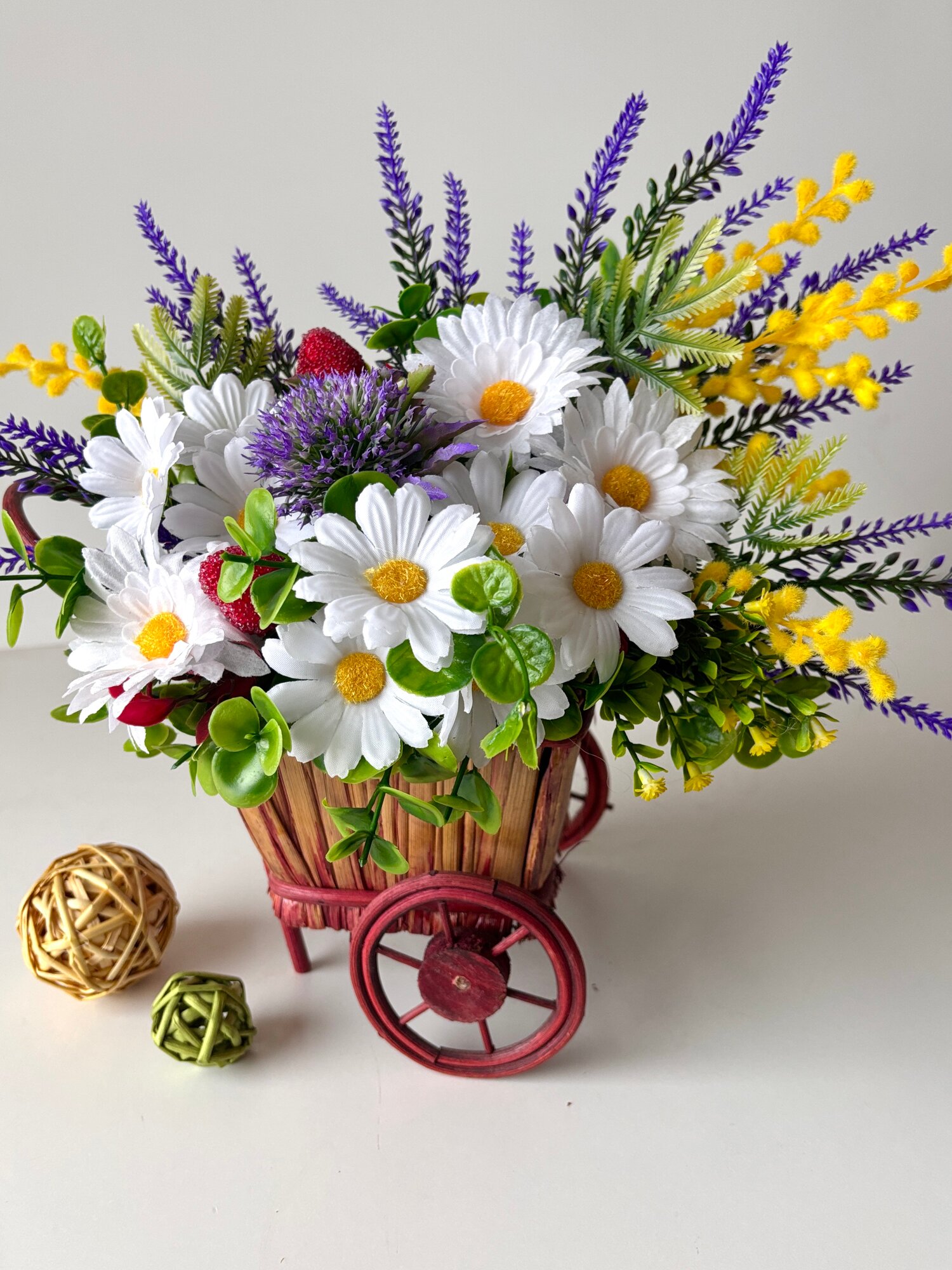 Искусственные цветы - ромашка, мимоза, лаванда в плетеном кашпо от ФлораВи