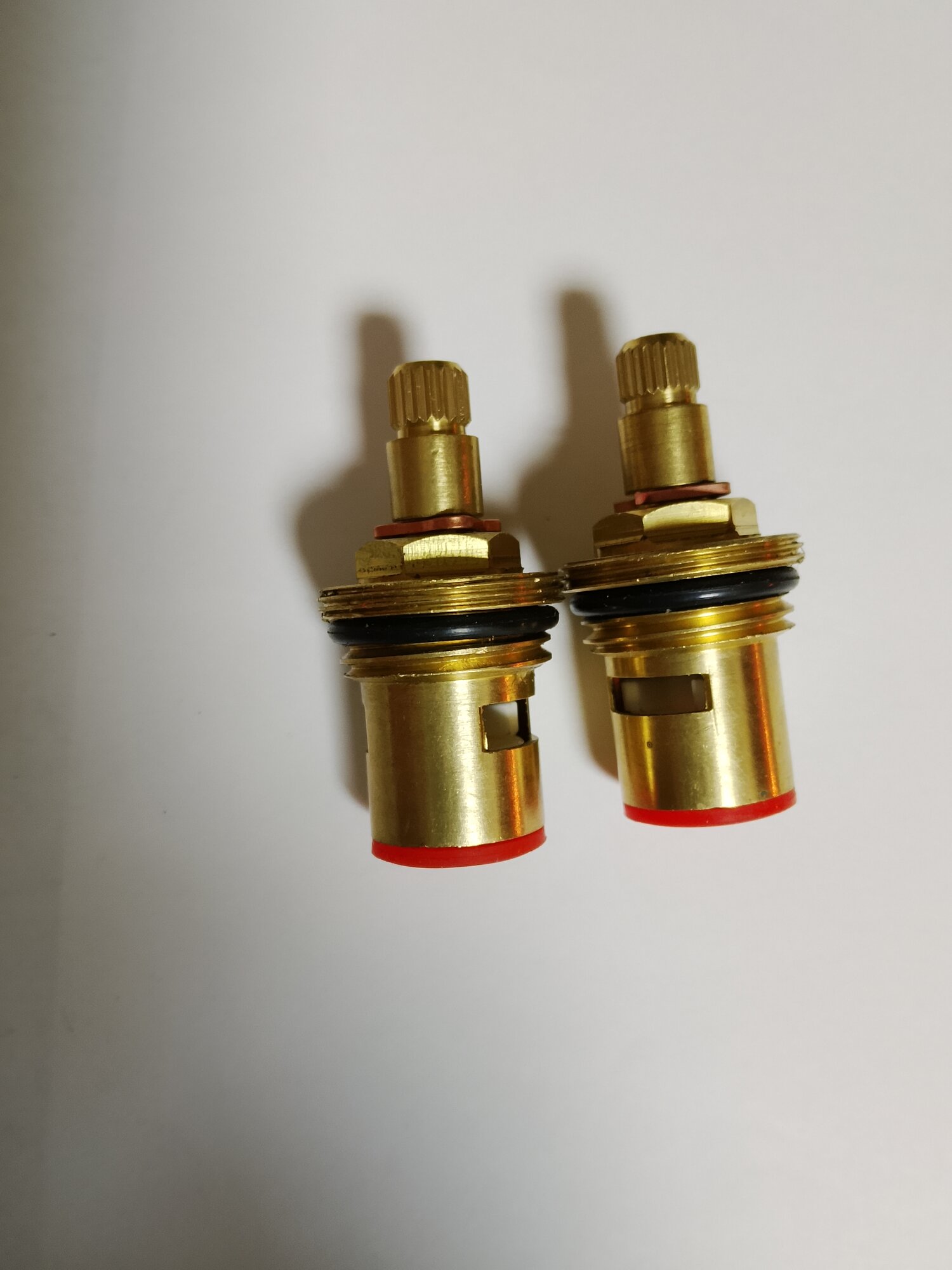 Кран-букса керамическая для смесителя, 1/2 20 шлицов, латунь, в комплекте 2 штуки.