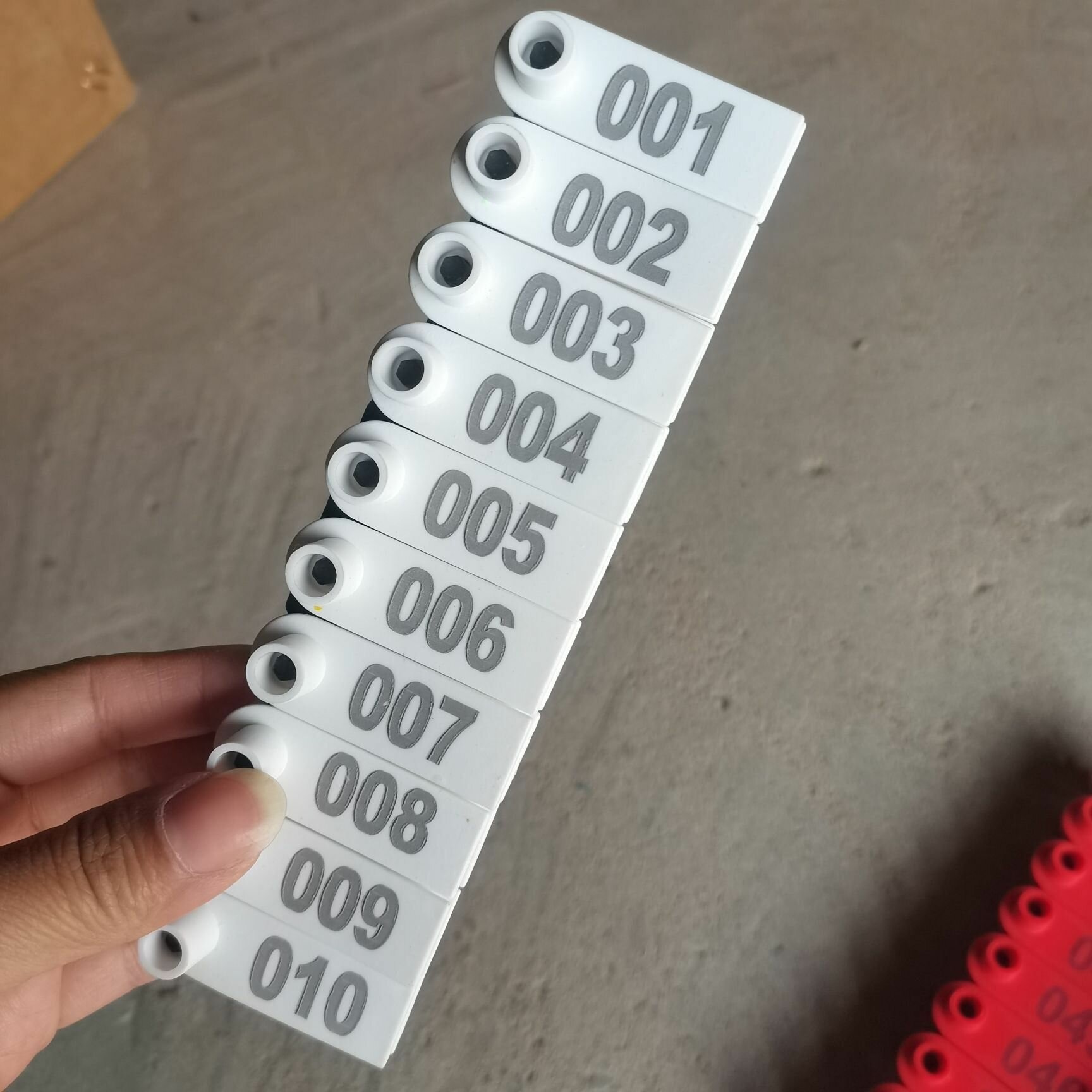 Бирки ушные для овец, коров, КРС и др. животных 100 шт. нумерация от 1 до 100, размер 48 x 18 мм, толщина 1,5 мм