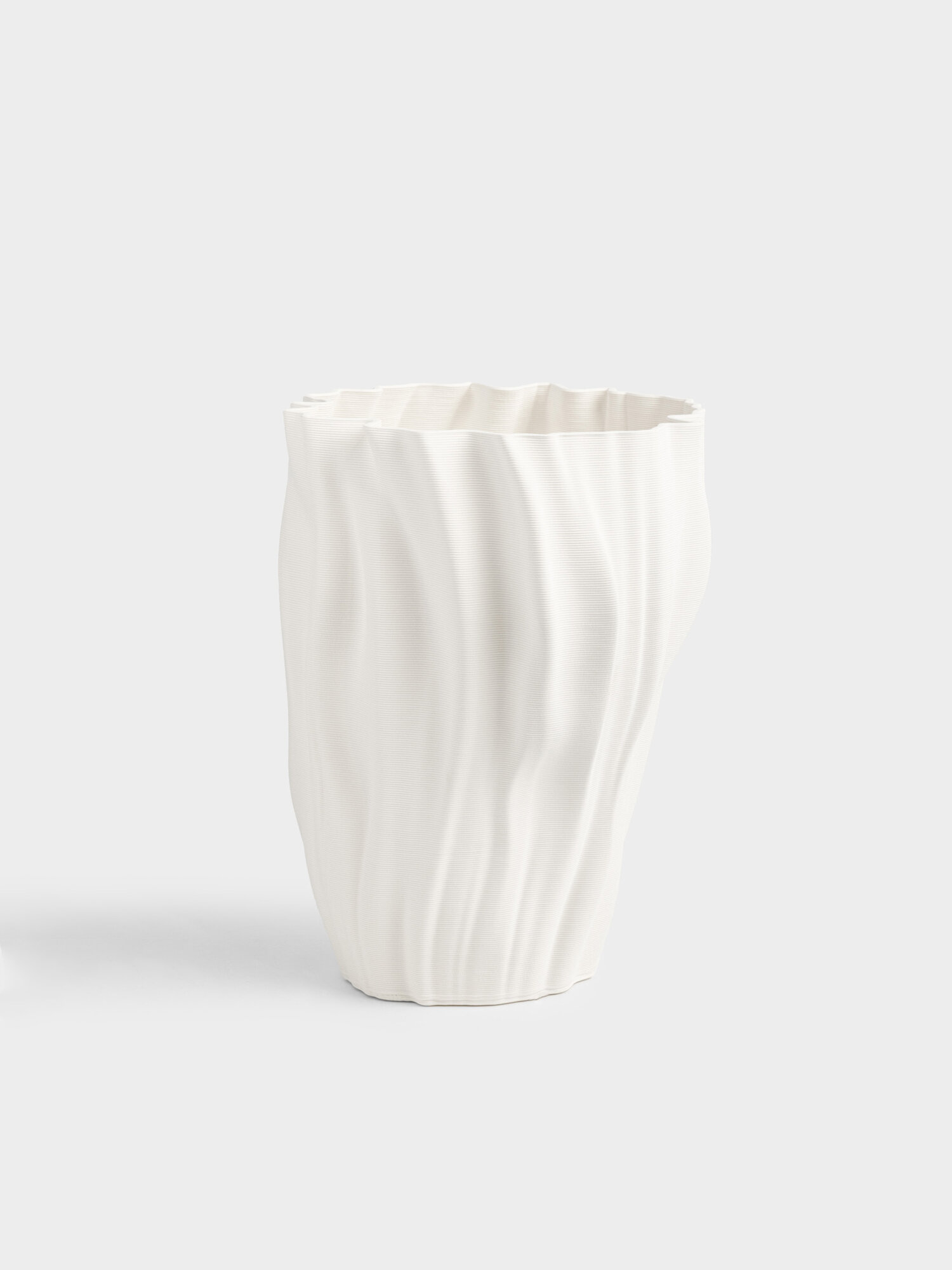 Ваза для цветов, 28 см, керамика, молочная, Фактурные изгибы, Crumple, Kuchenland