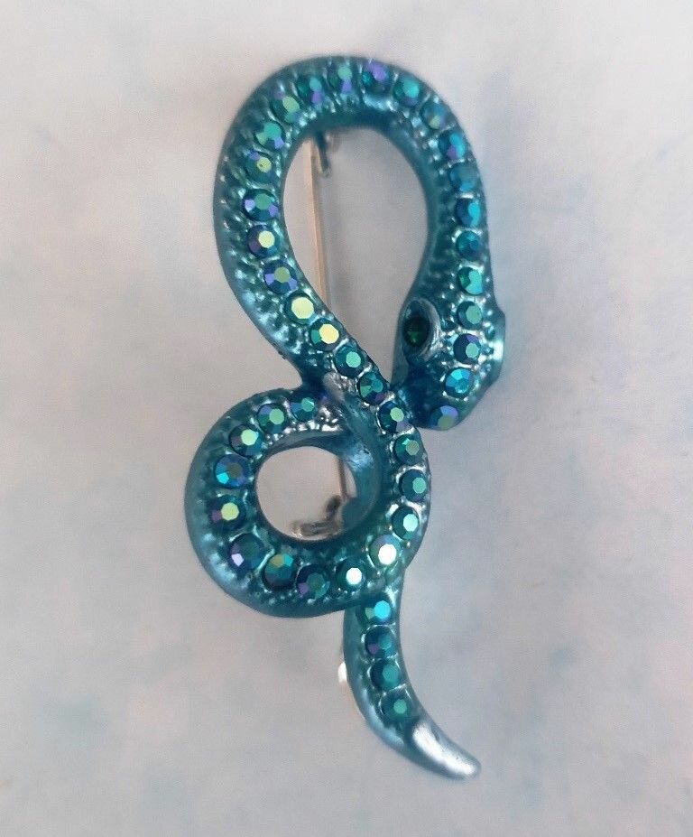 Брошь, стразы