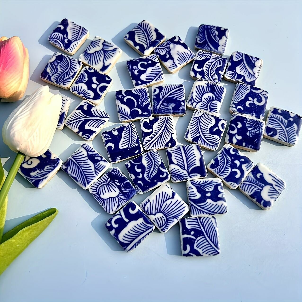 100 г в упаковке разноцветная сине-белая квадратная керамическая мозаичная плитка