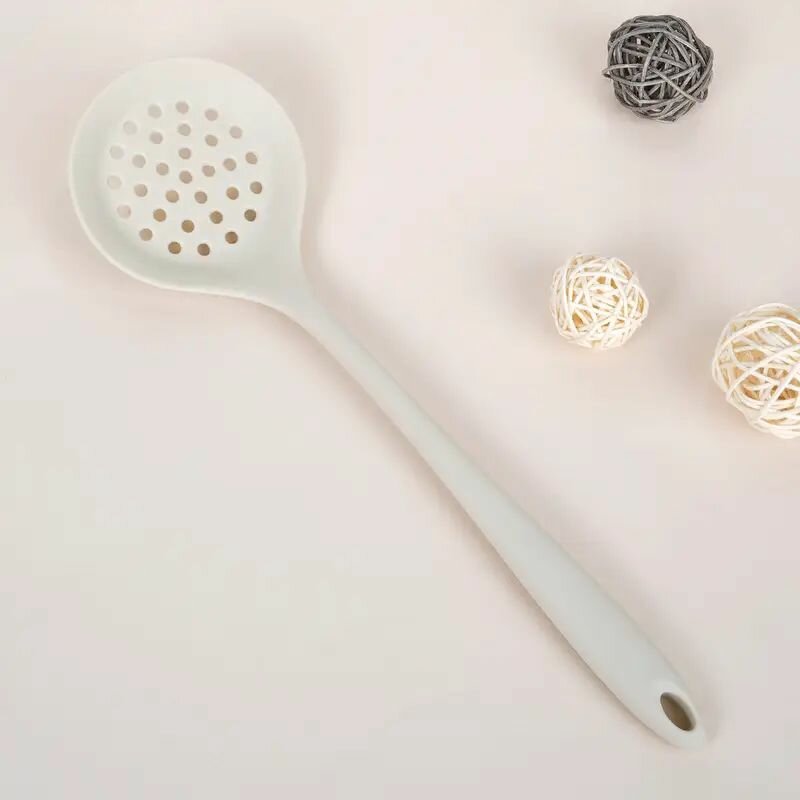 Шумовка 32 см. для извлечения продуктов из бульона, масла или воды из нейлона и силикона