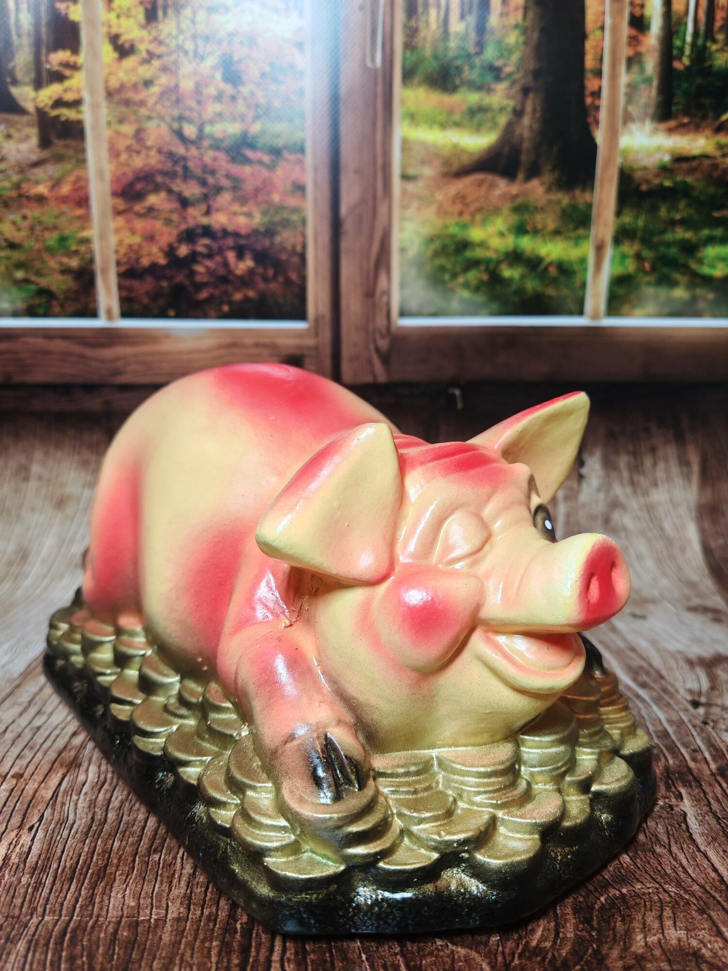 Копилка "Хрюшка на деньгах", ручная работа, гипс, высота 14 см, длина 23 см