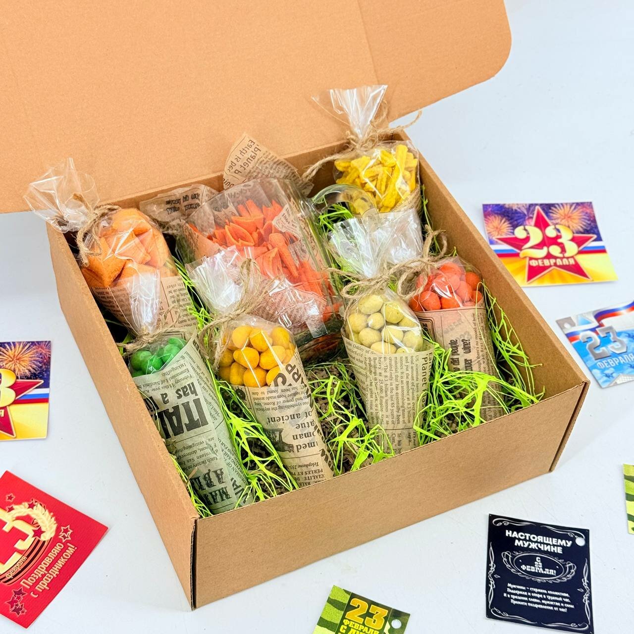 Подарок мужчине на 23 февраля. Пивной бокс со снеками и орехами и кружкой