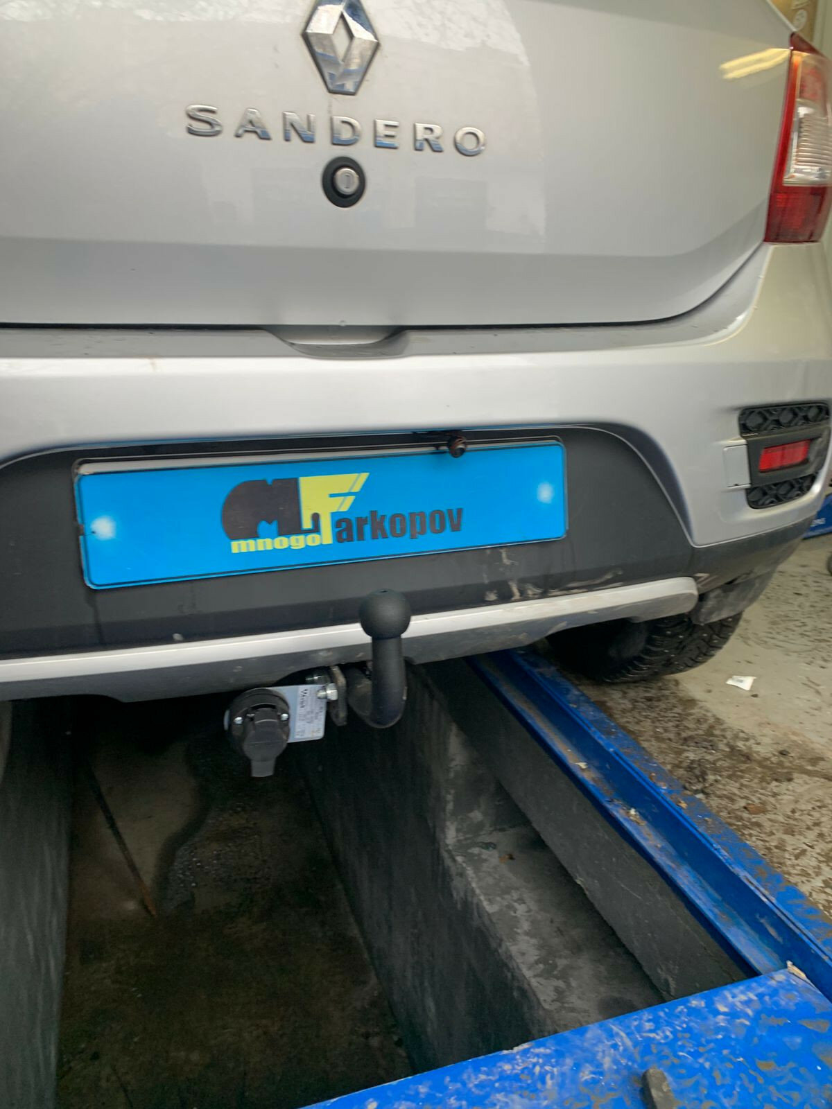 Фаркоп для Renault Logan 2005-2022 без выреза бампера, Renault Sandero 2014-2022. Тип шара: A. Нагрузки: 1200/75 кг, RN 15