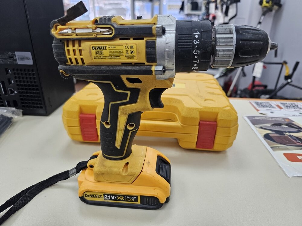 Дрель-шуруповерт Li-Ion DeWALT, б/у, уценка