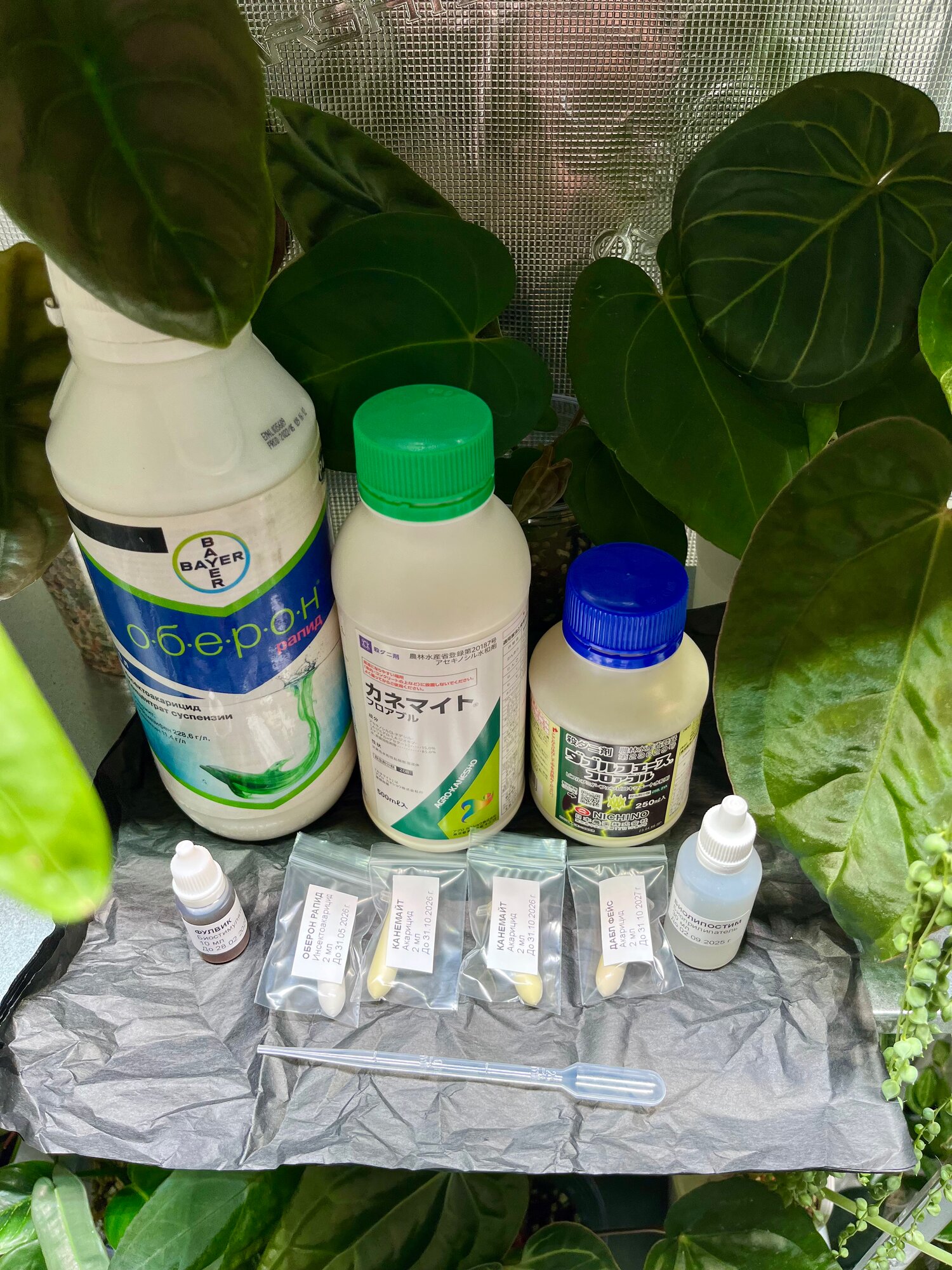 Комплекс средств для обработки растений от клещей