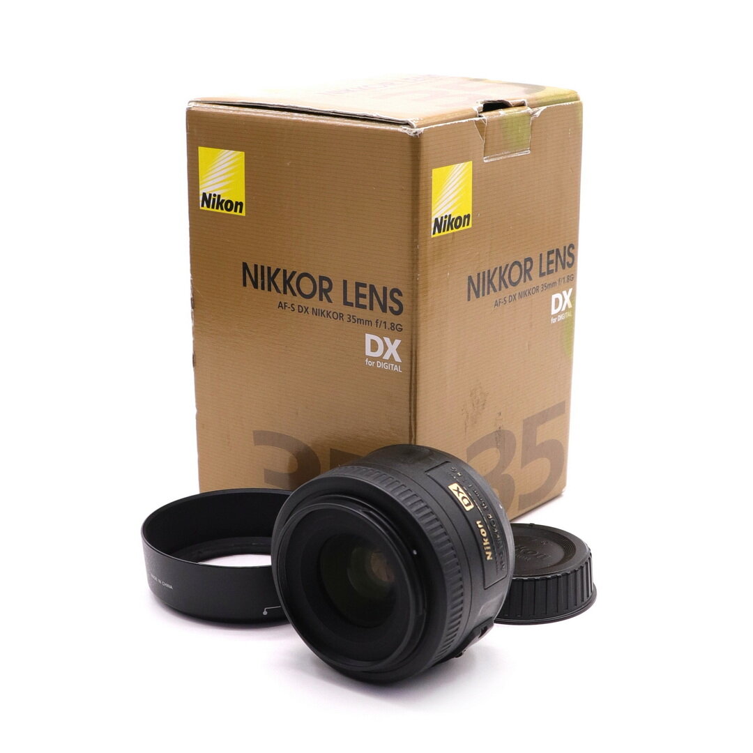 Объектив Nikon 35mm f/1,8G AF-S DX Nikkor в упаковке