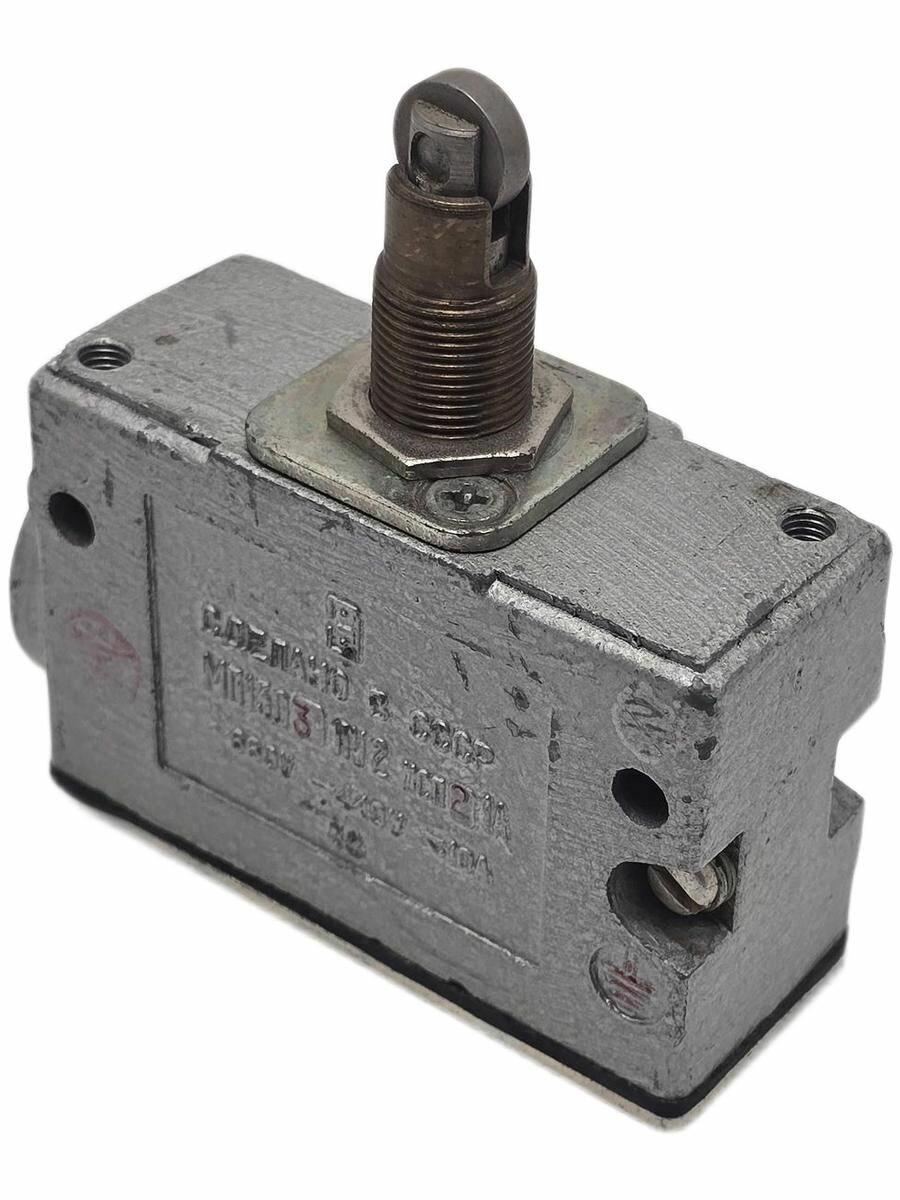 Микропереключатель МП1303ЛУ2 исп.21А с поперечным роликом, 10A, AC-660V, DC-440V