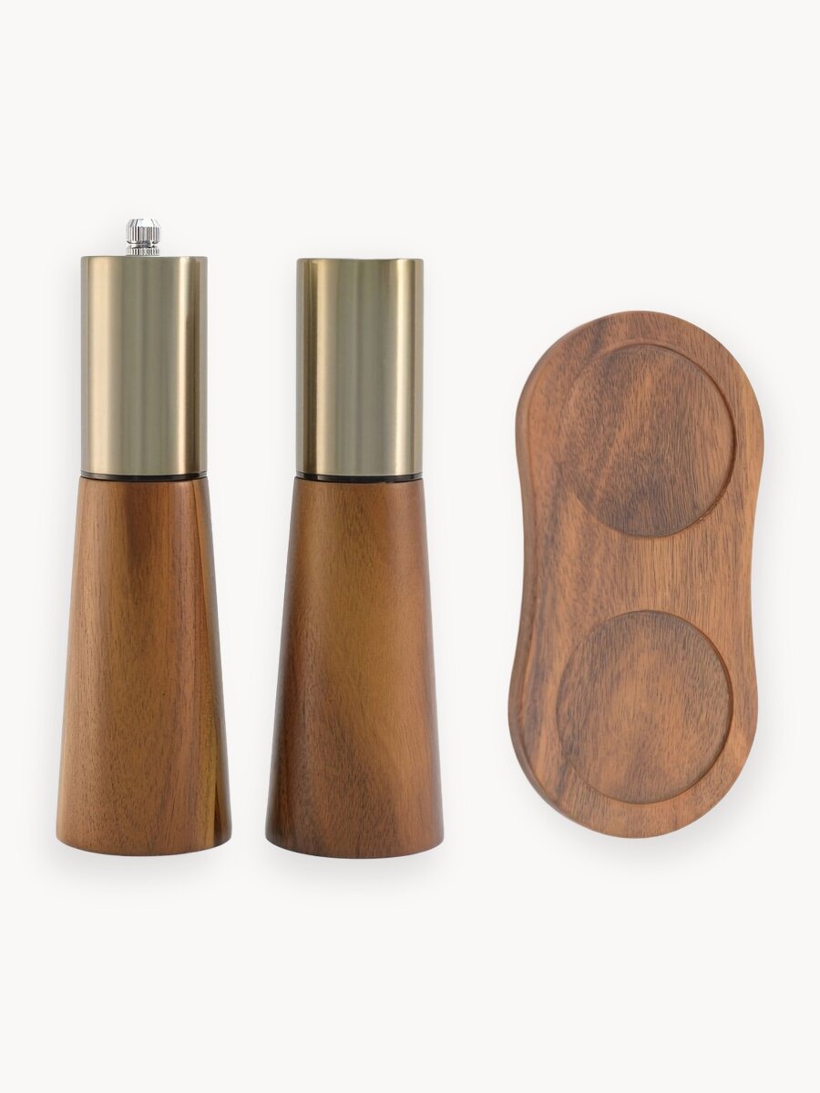 Эксклюзивный набор мельниц с дозатором в золотистом цвете на деревянной подставке премиум класса