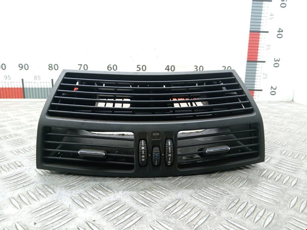 Дефлектор обдува салона Mercedes S-Class (W220) A2208300554 арт. 2242601