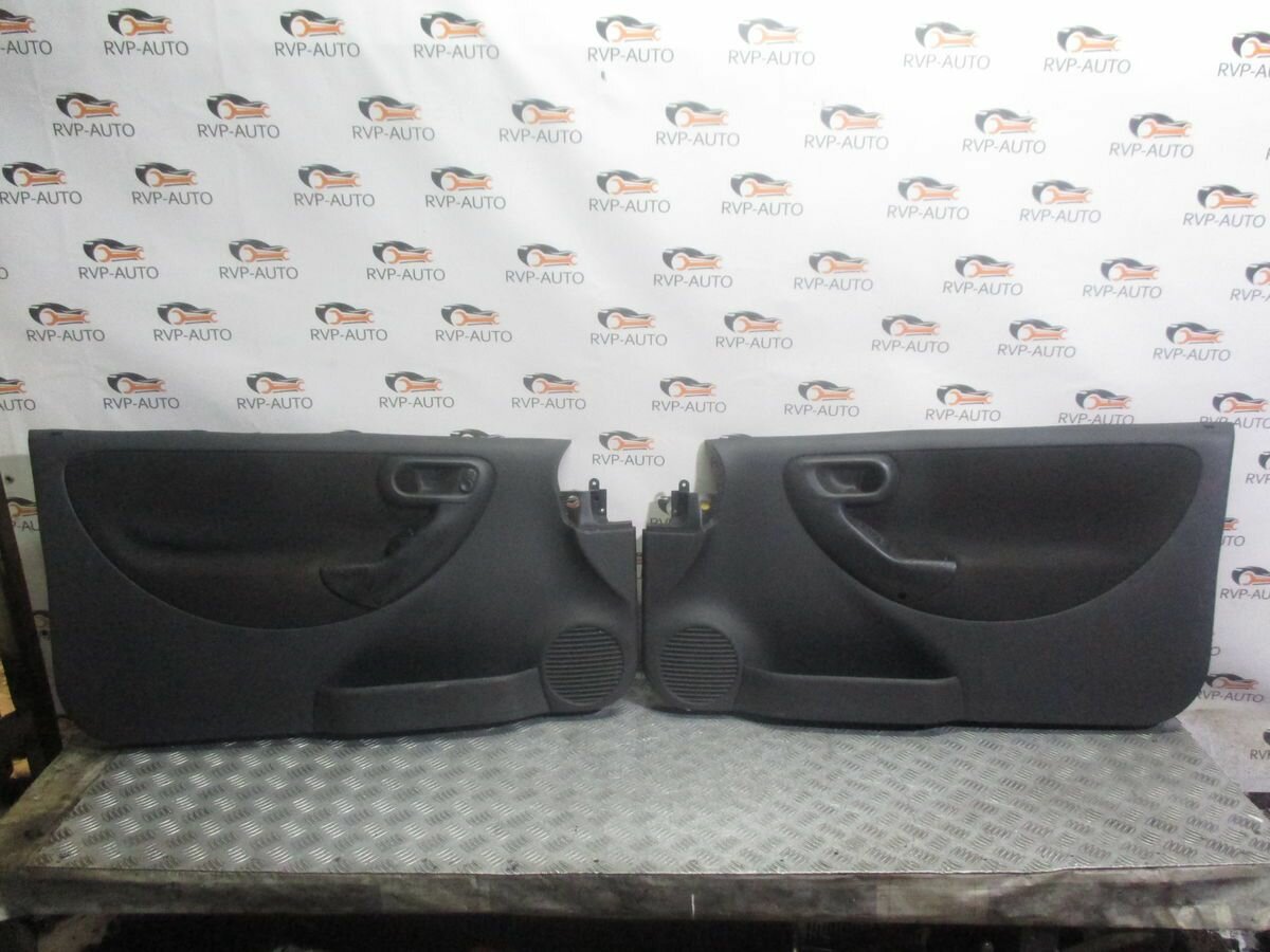 Обшивка двери комплект Opel Corsa C 2000-2006