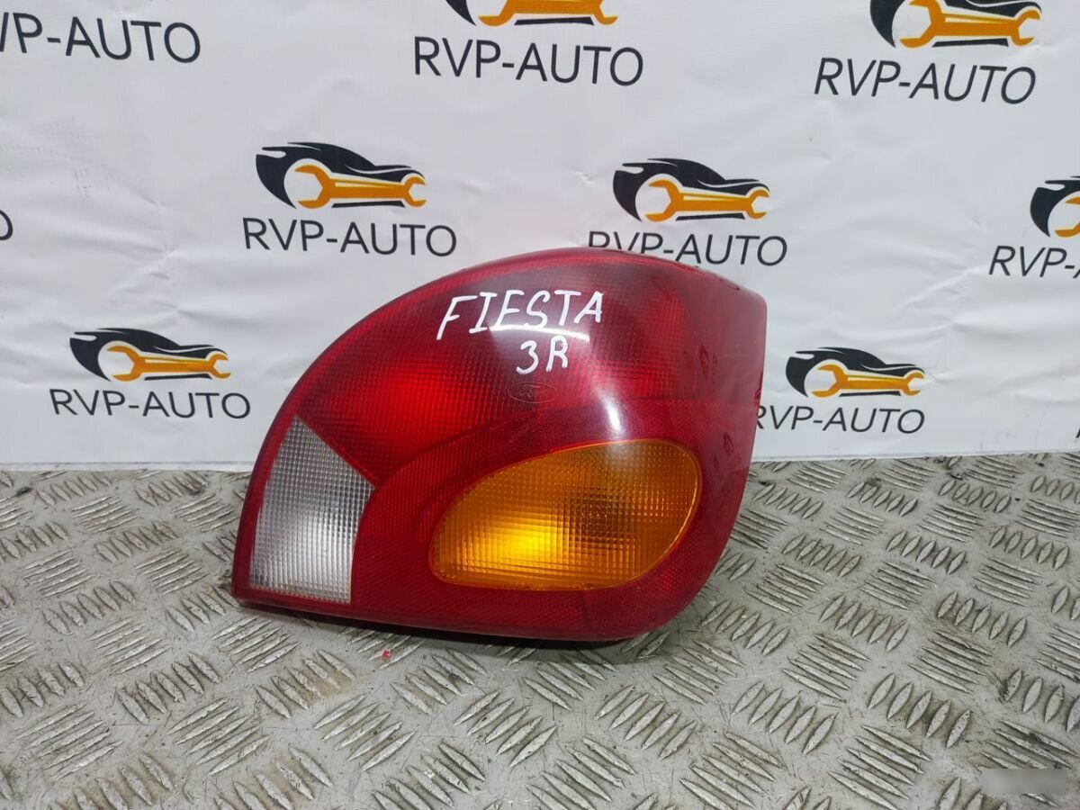 Фонарь задний Ford Fiesta 1995-2001