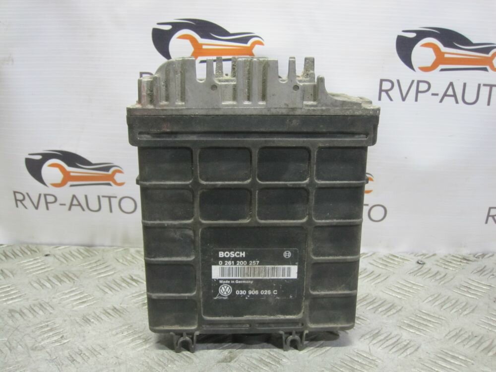 Блок управления двигателем VW Golf 3 1.4 1991-1999 0261200257