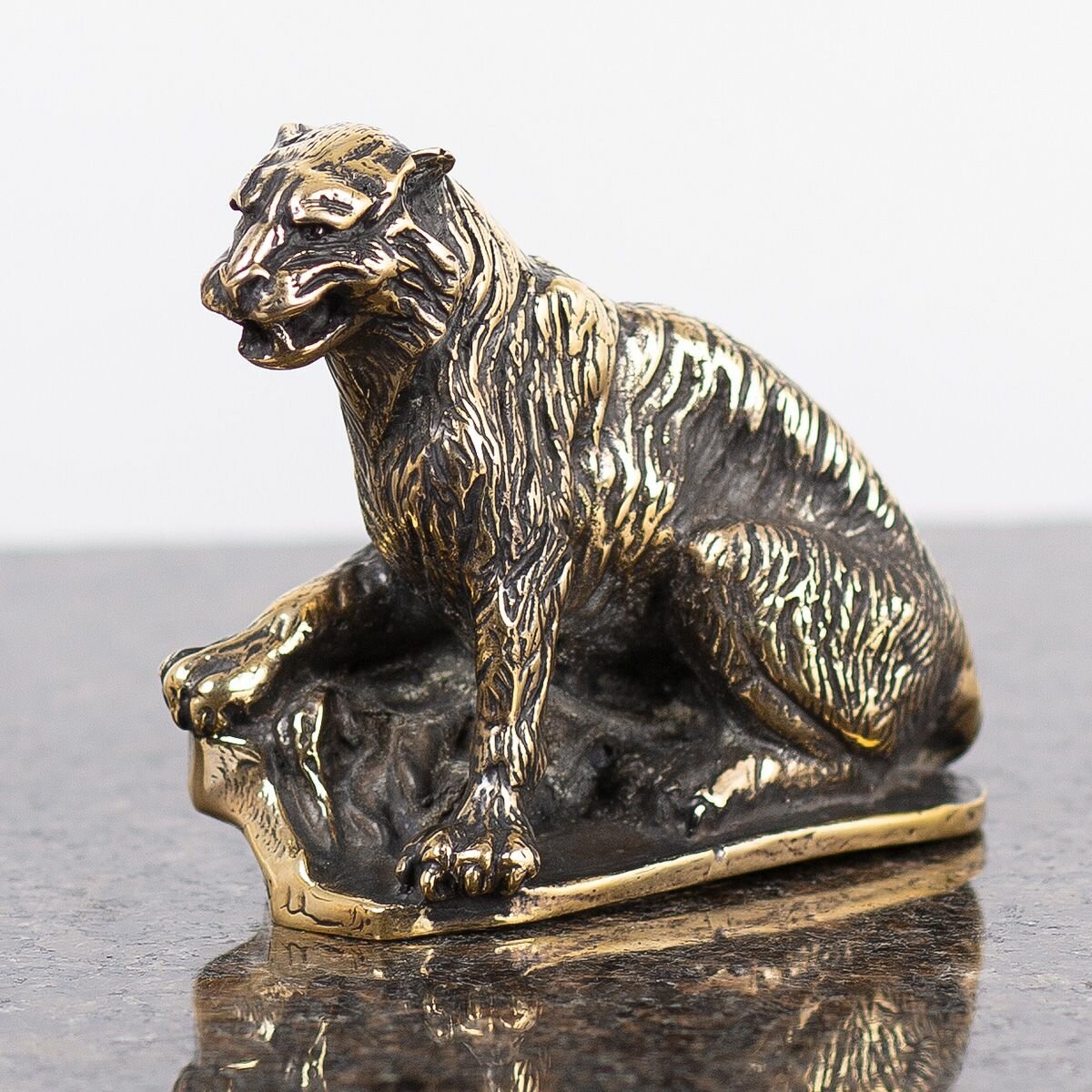 Статуэтка тигр на камне 8 см бронза