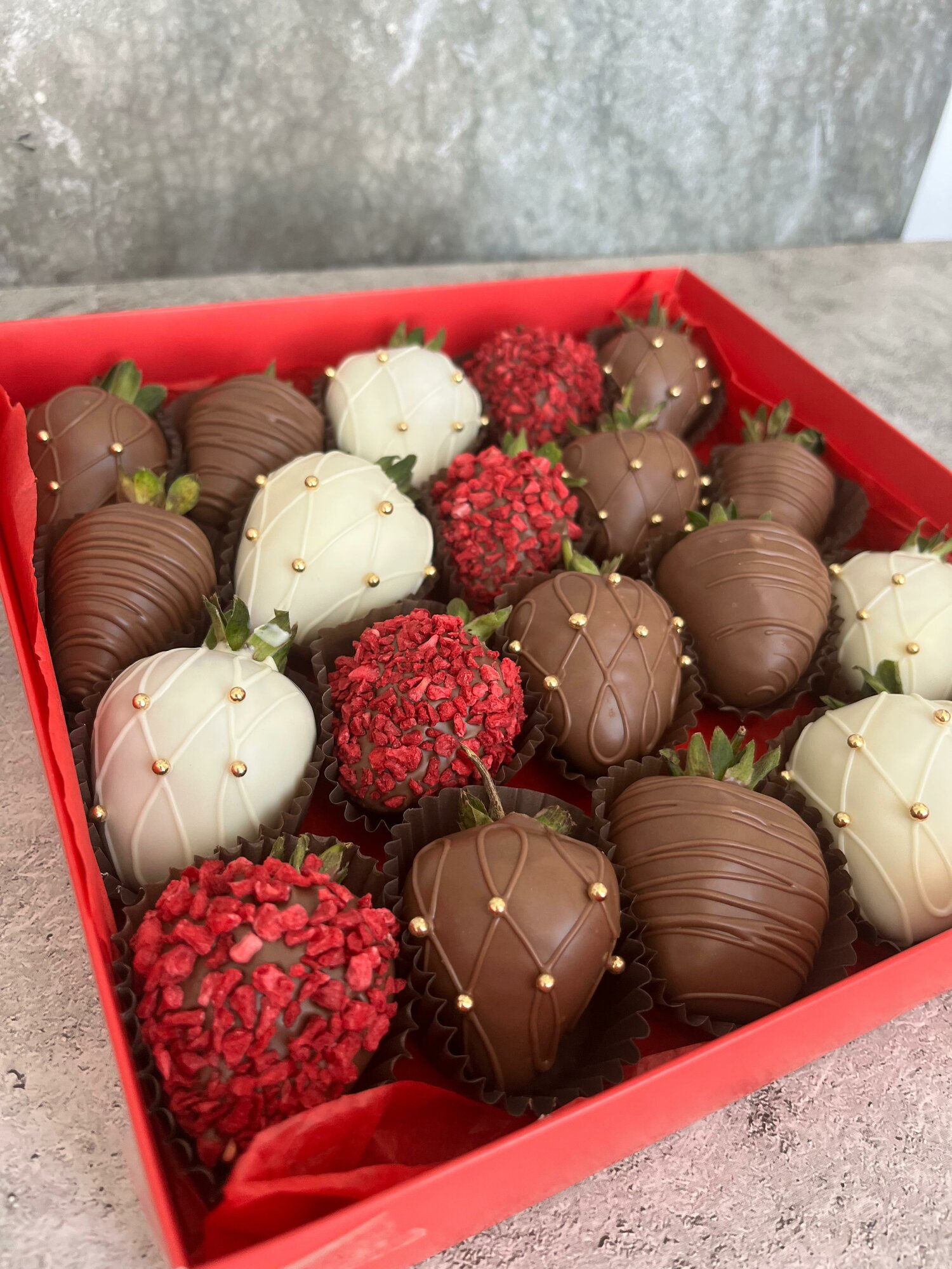 Клубника в шоколаде. Набор из клубники в шоколаде. Сладкий подарок " Наслаждение "