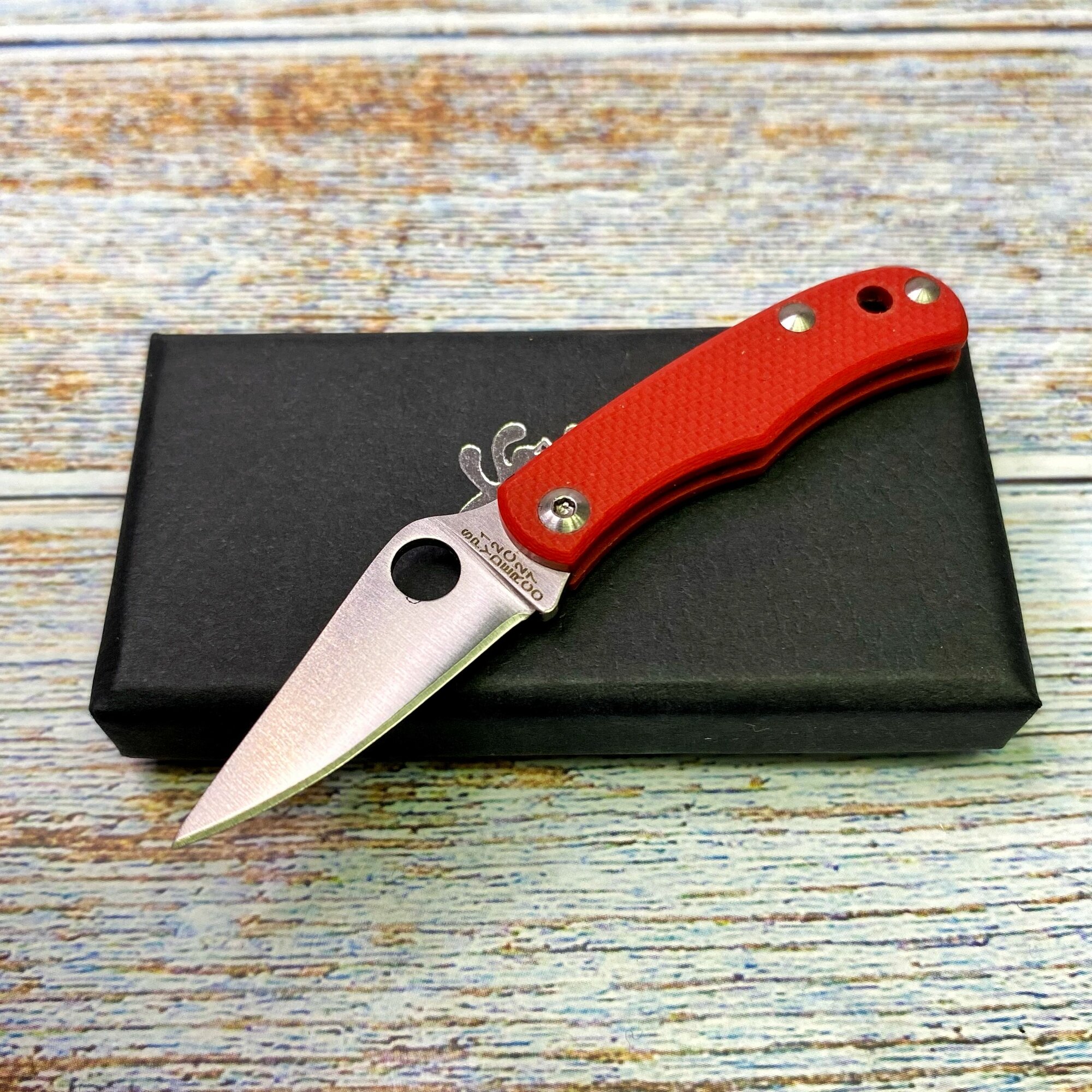 Складной нож-брелок Spyderco Bug Red G10 C133GRDP