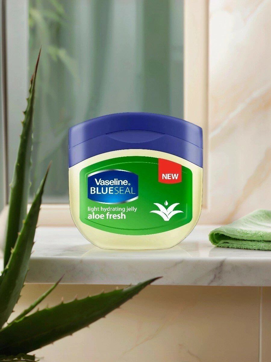 Вазелин косметический Vaseline с алоэ для лица и тела, 50 мл.
