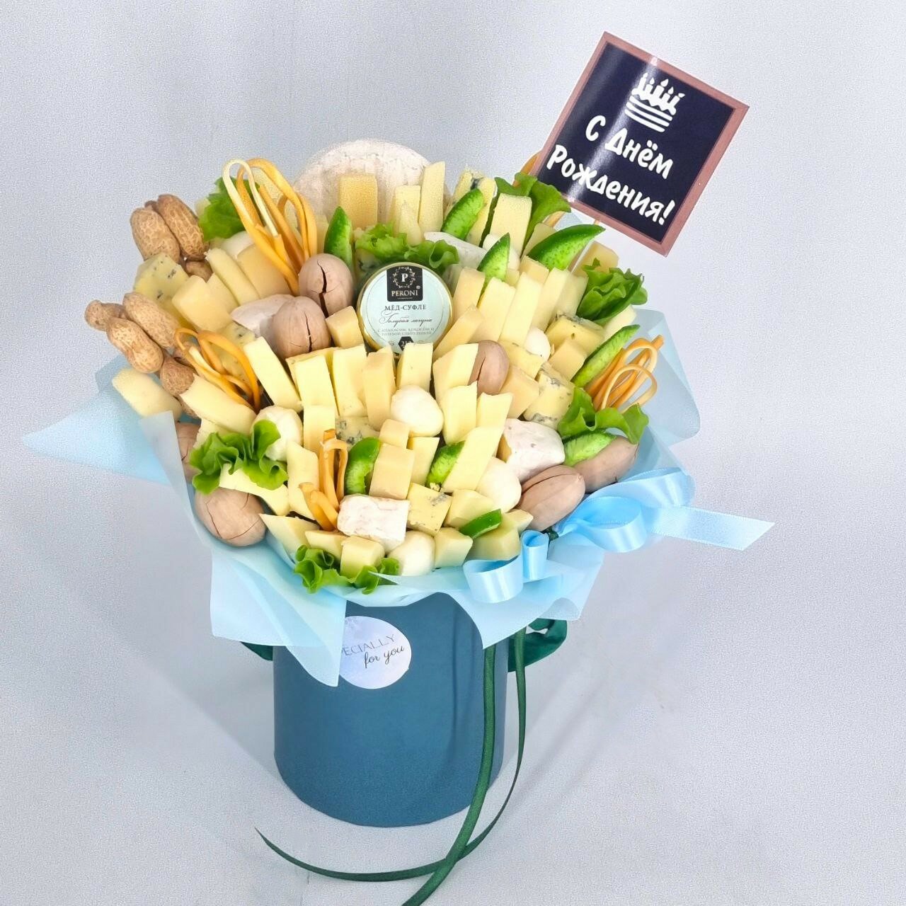 Сырный букет с орехами и сухофруктами на День рождения. Букет из сыра и орехов