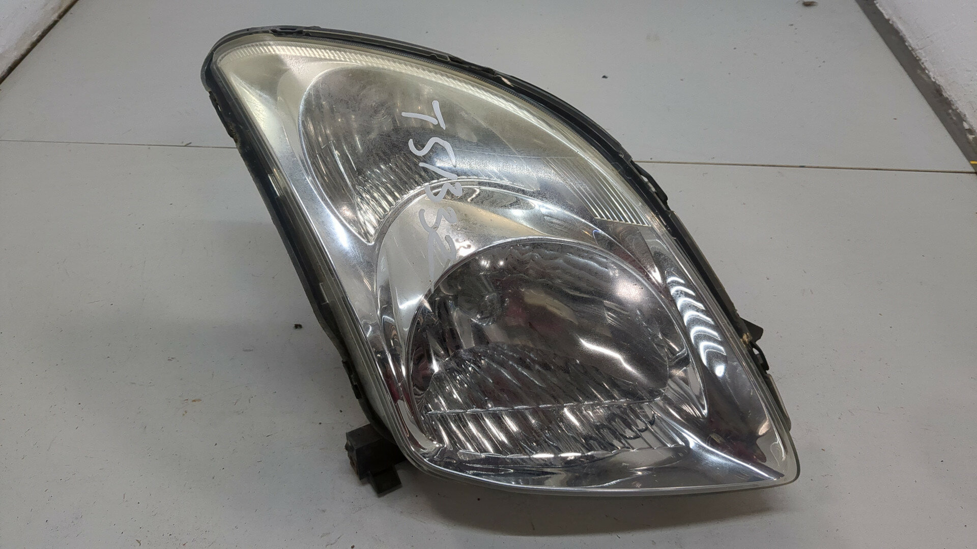 Фара (передняя) правая Suzuki Swift Б/У